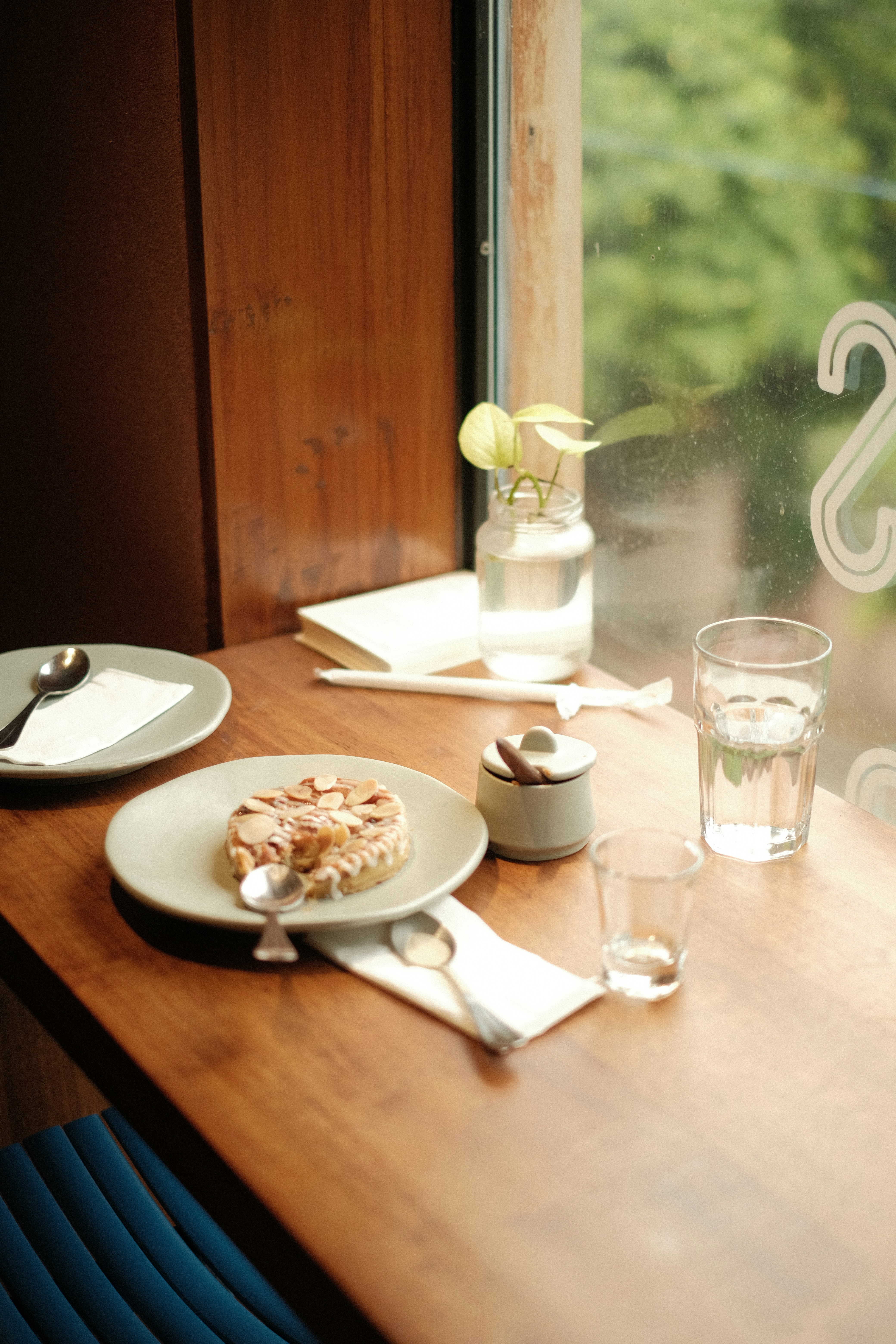 Almond Tart by the Window: a Quiet Café Moment