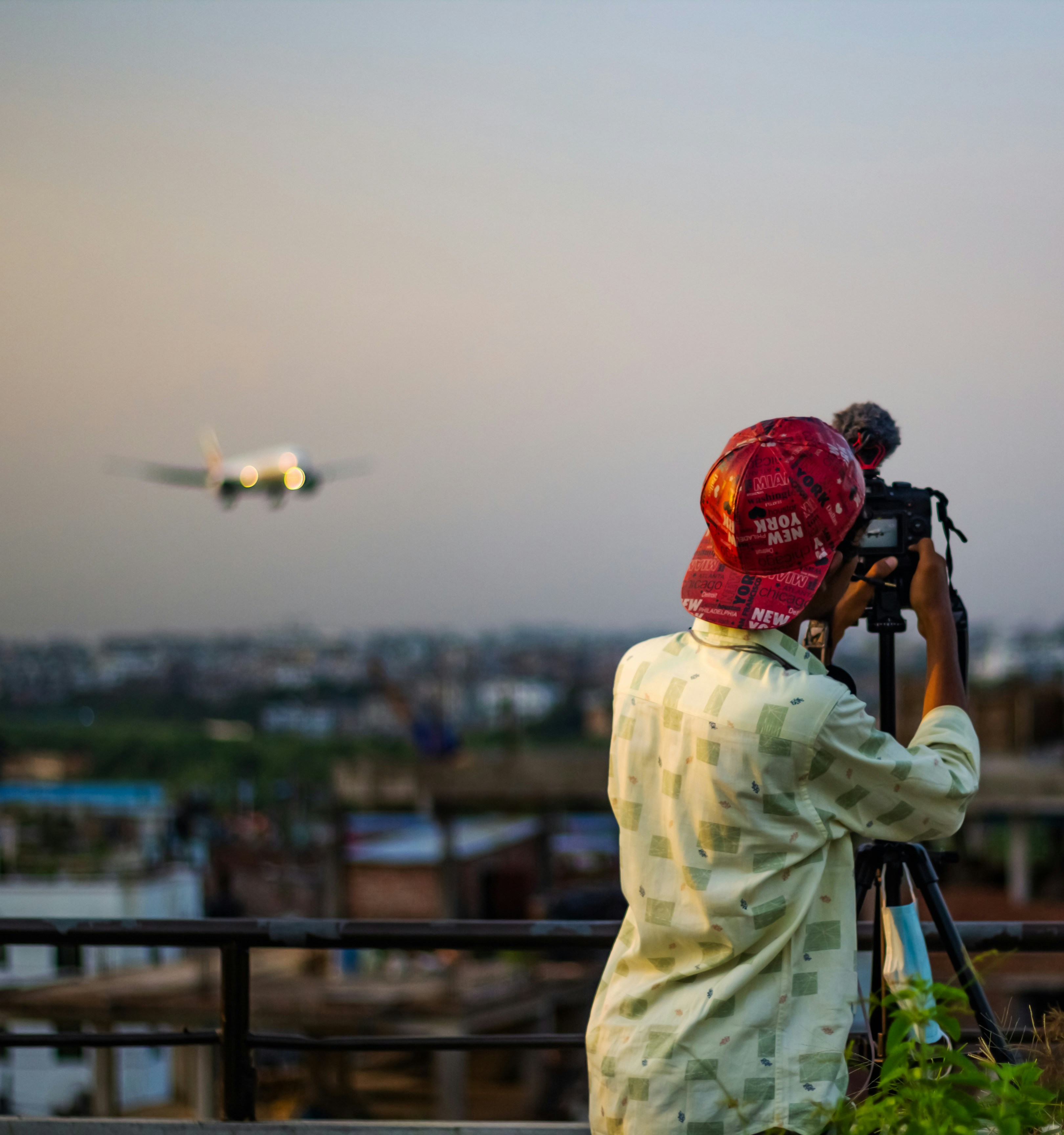 On the Edge of Focus: A Photographer Tracks a Distant Flight