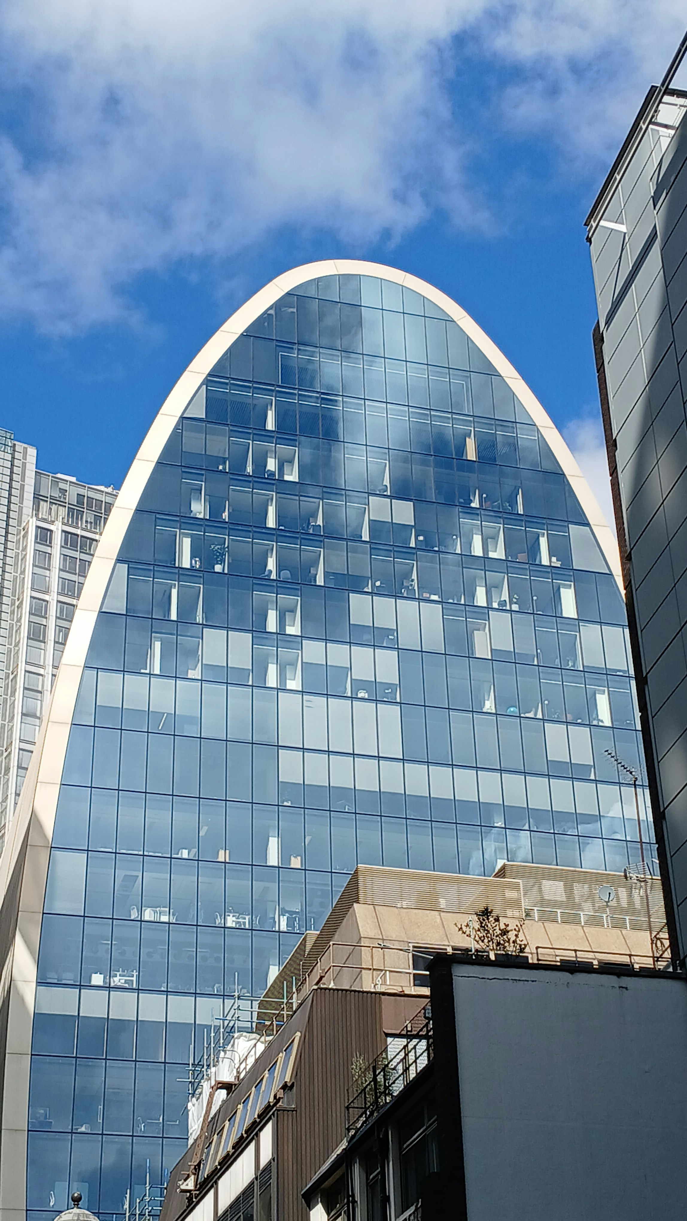 A very tall building sitting next to other tall buildings photo – Free ...