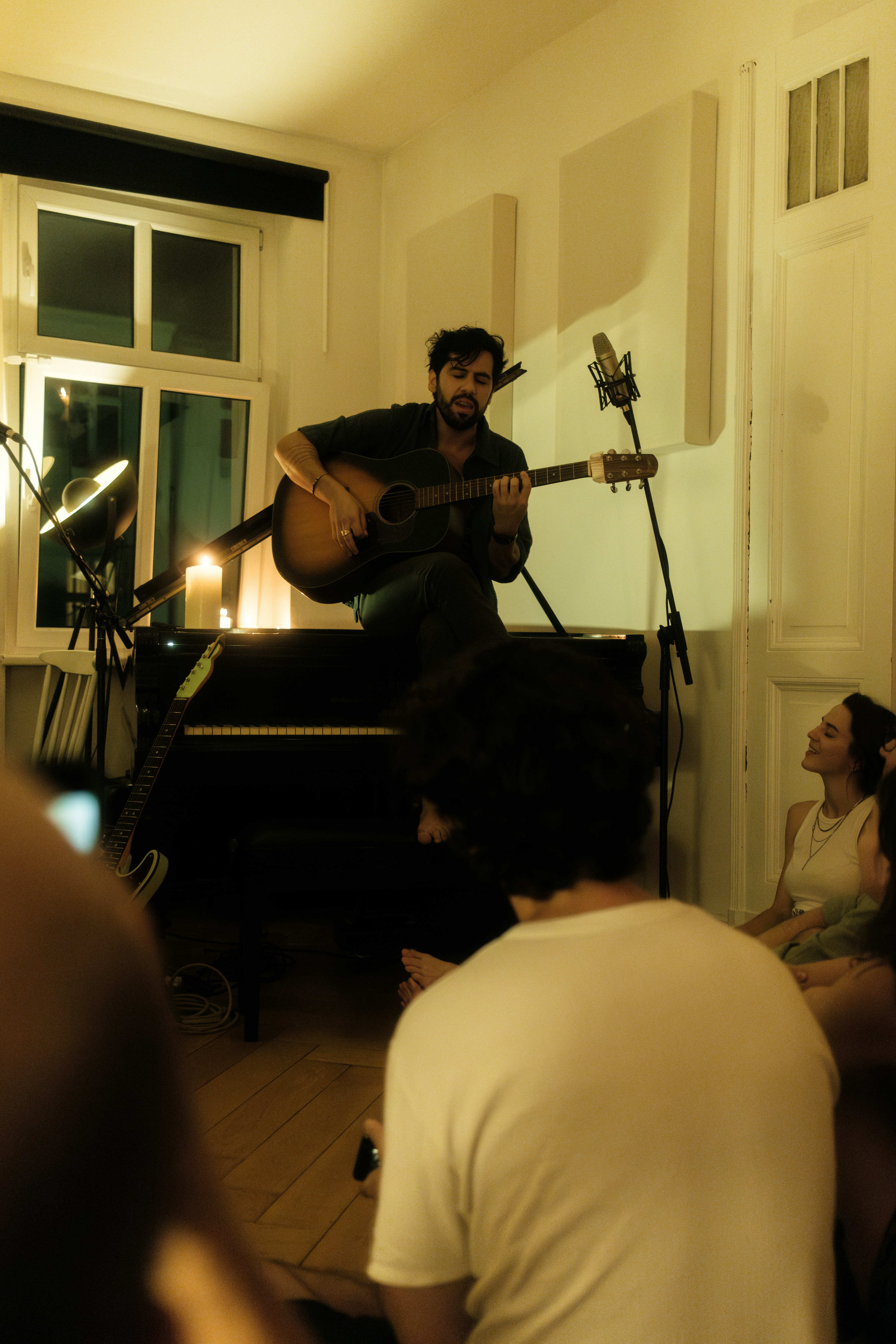 Guitarist in Warm Glow: Intimate Live Set in a Quiet Living Room