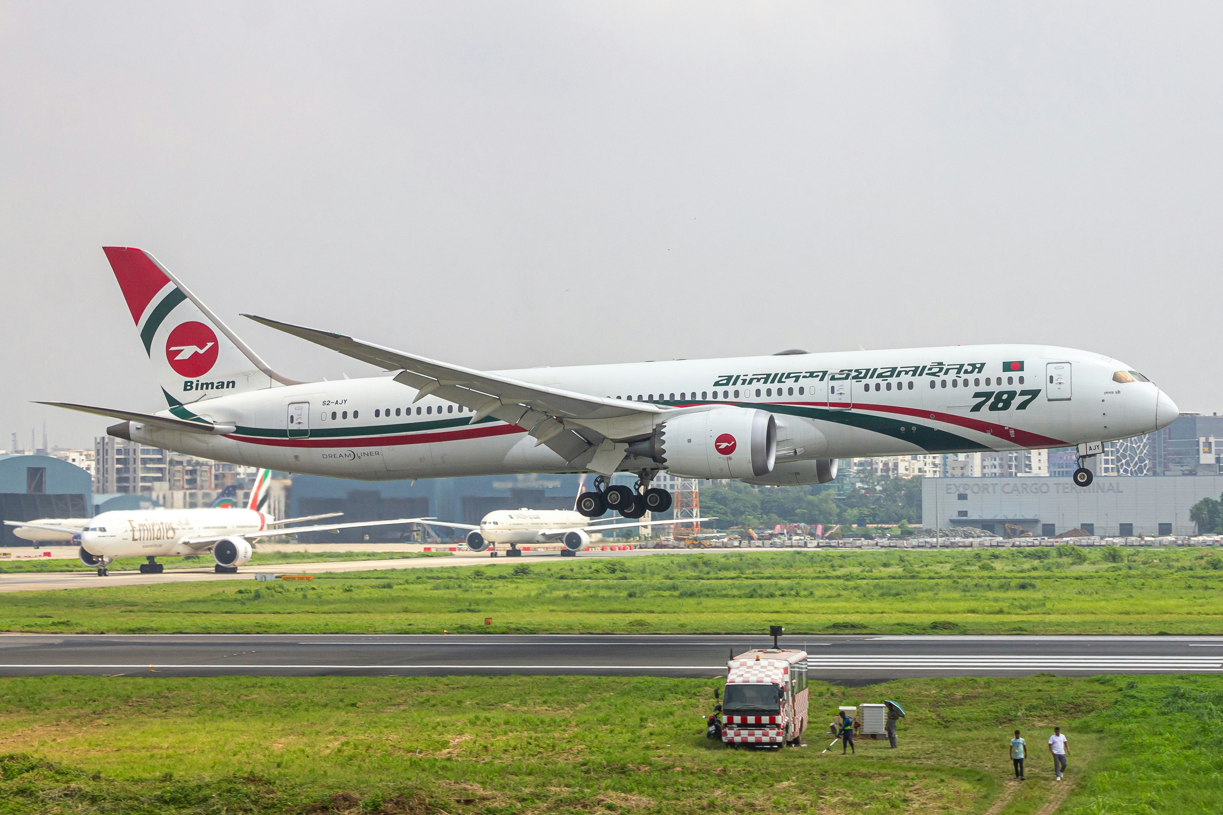 A large jetliner taking off from an airport runway photo – Free Hazrat ...