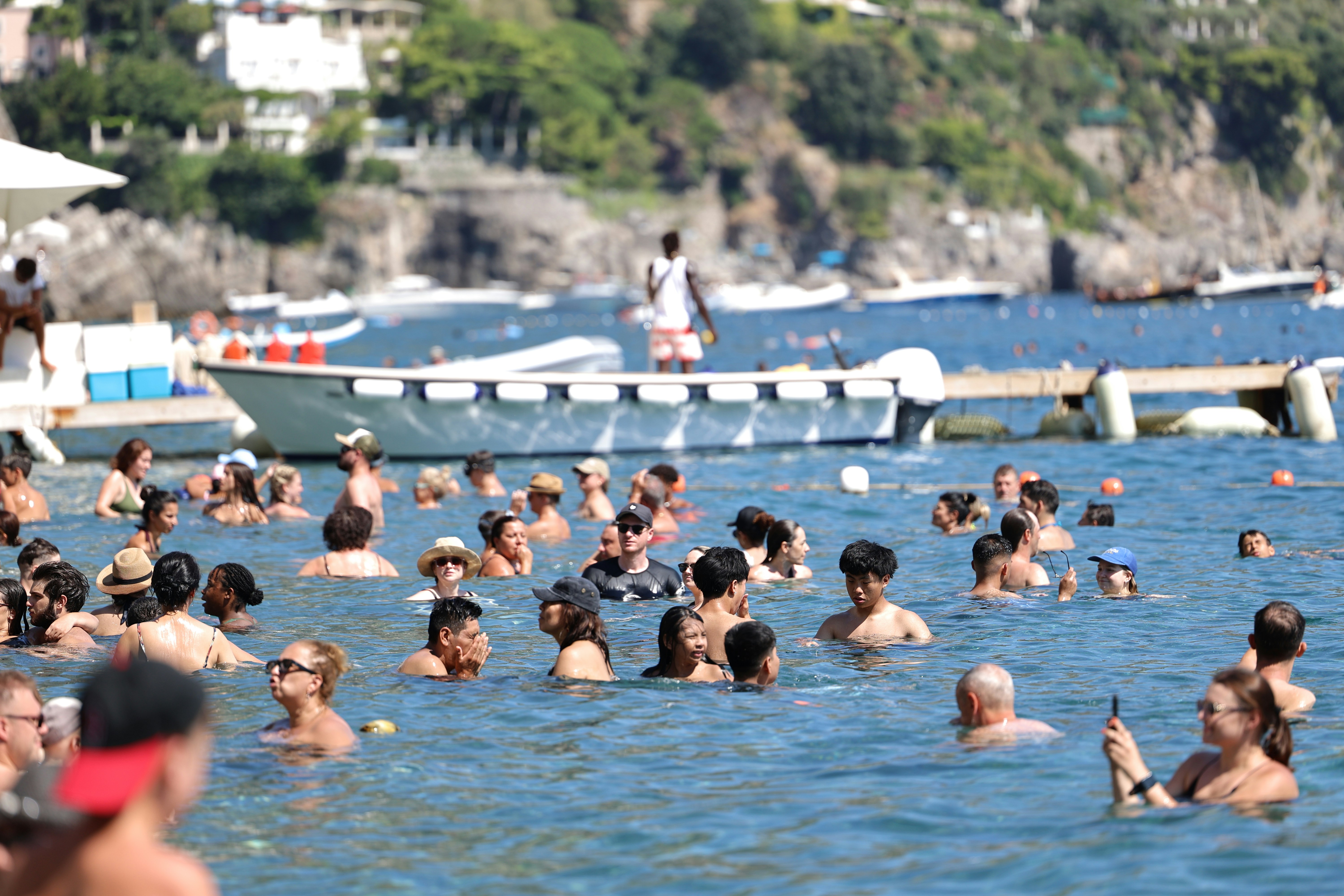 A large group of people swimming in a body of water photo – Free Travel ...