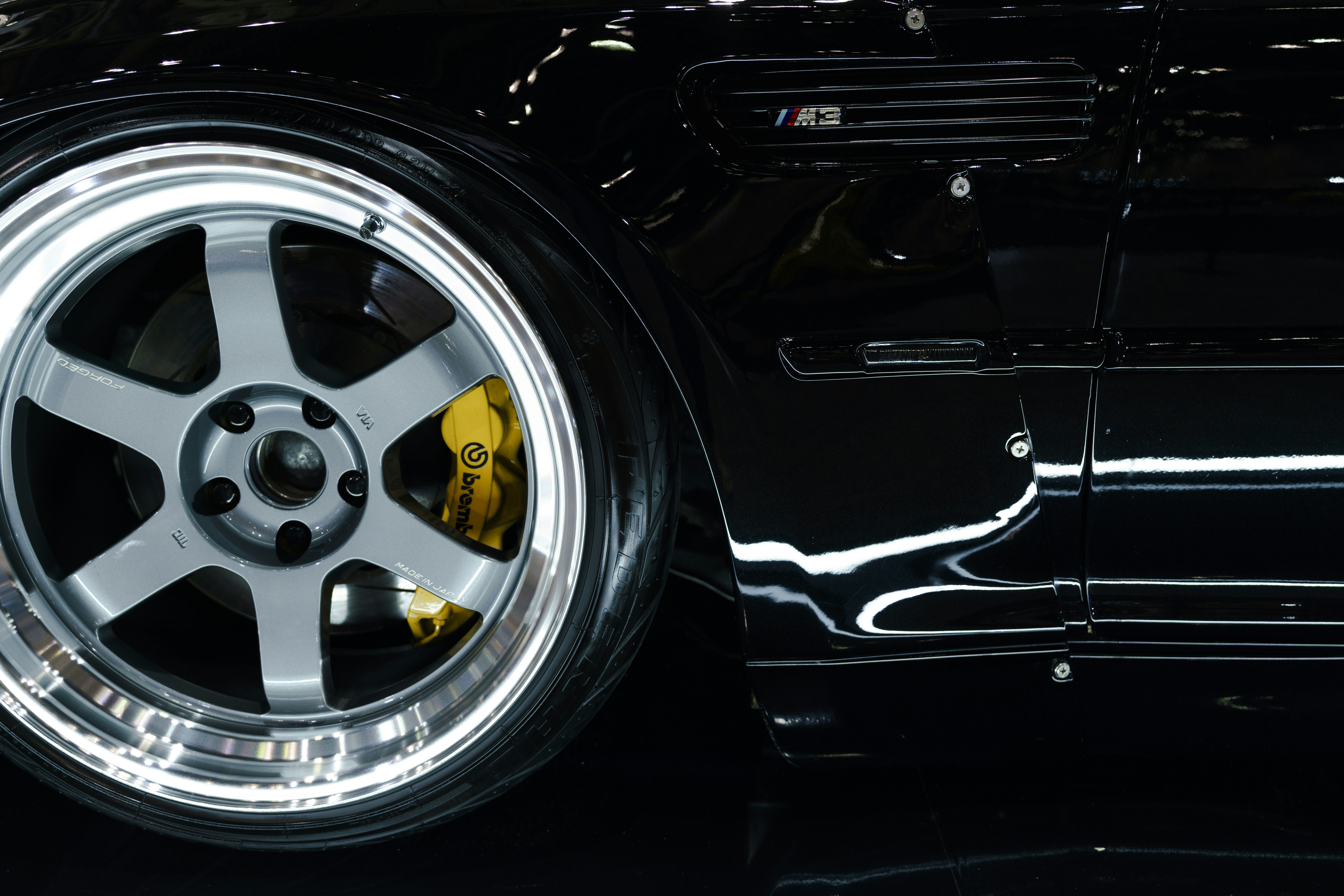 A close up of a car's wheels and tires photo – Free Car wheel Image on ...