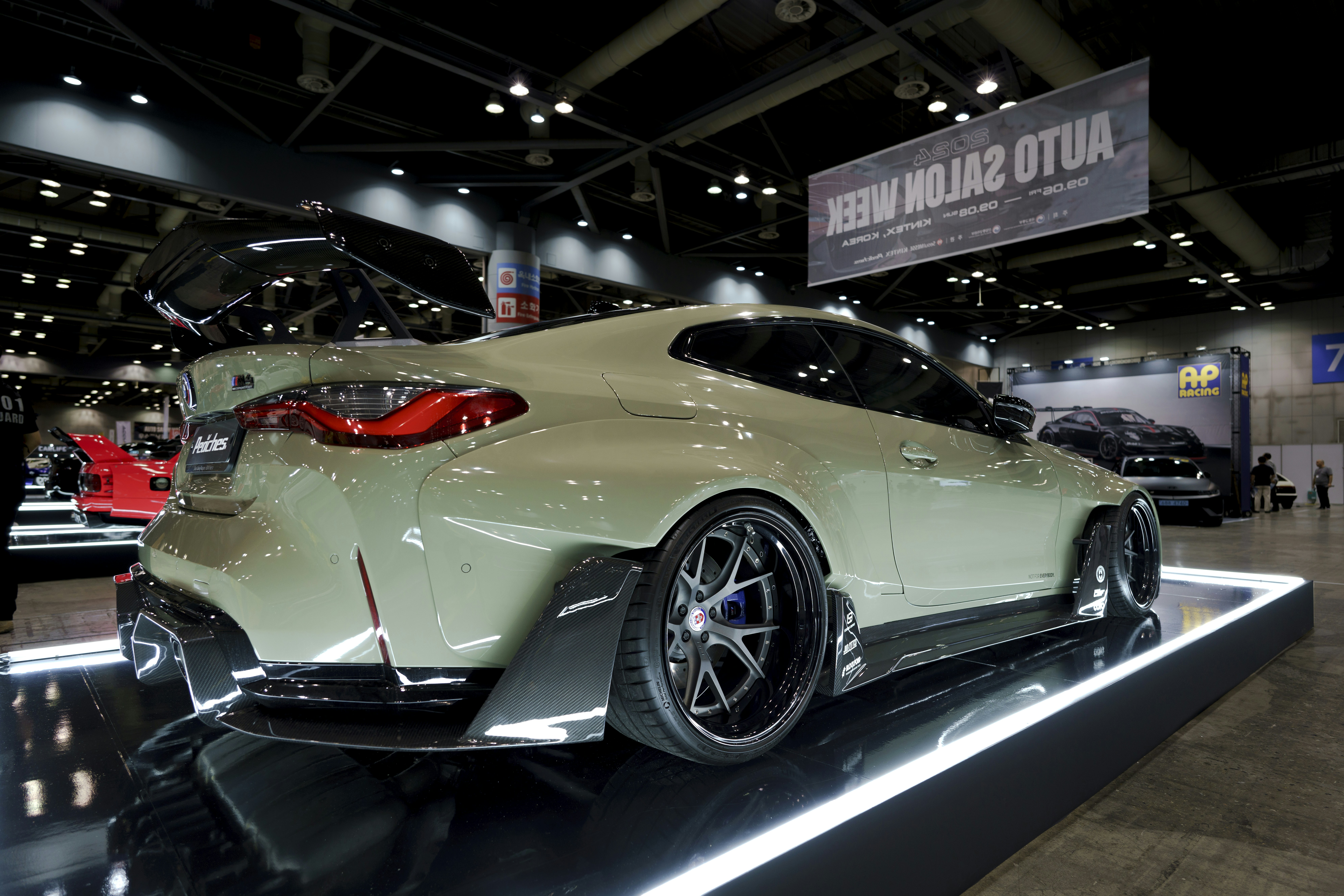 A car on display at a car show photo – Free Car Image on Unsplash