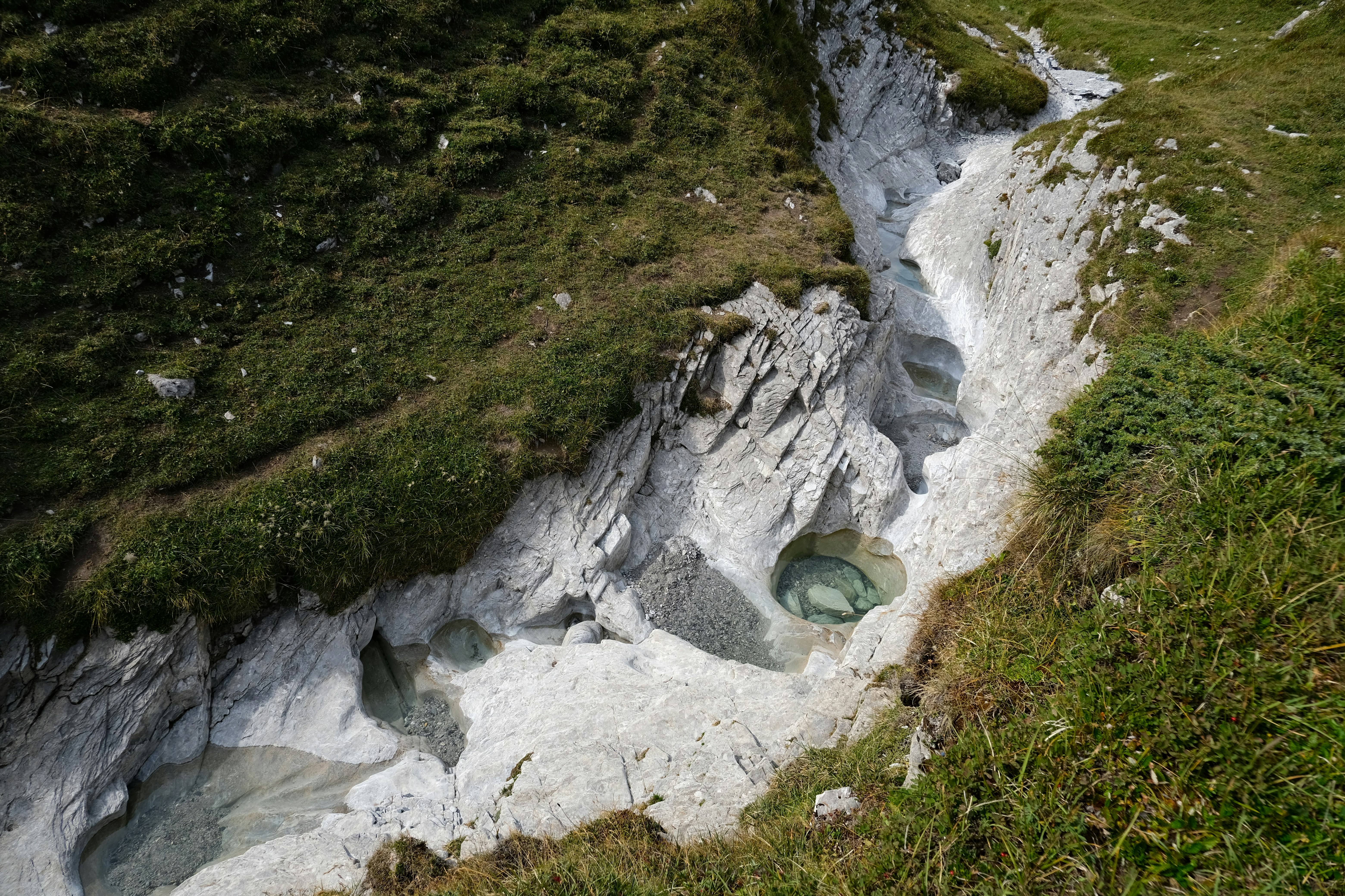 A stream of water running down a grassy hillside photo – Free Alp mora ...