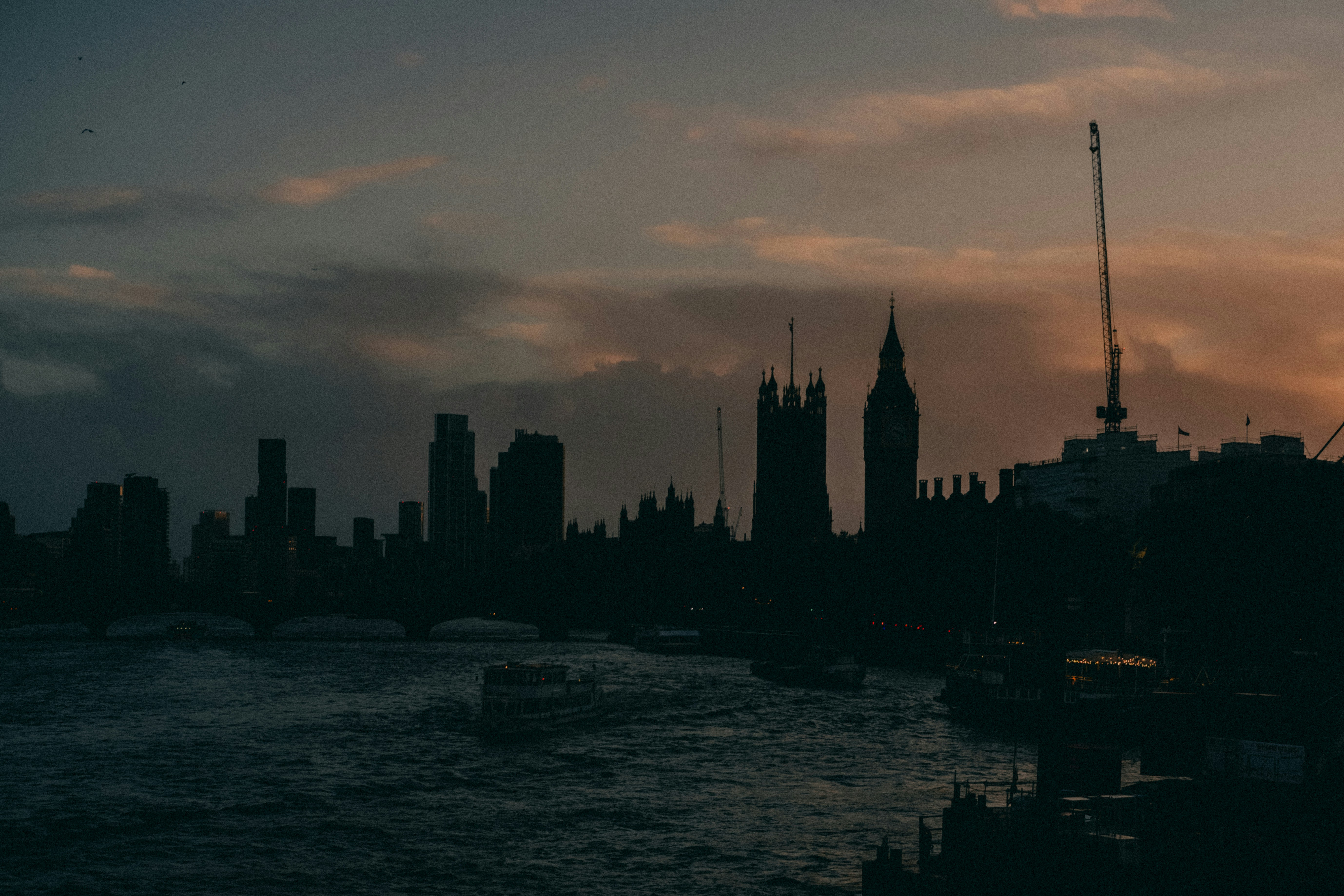 Dusk Over the Thames: Parliament Towers Carved in a Quiet Silhouette