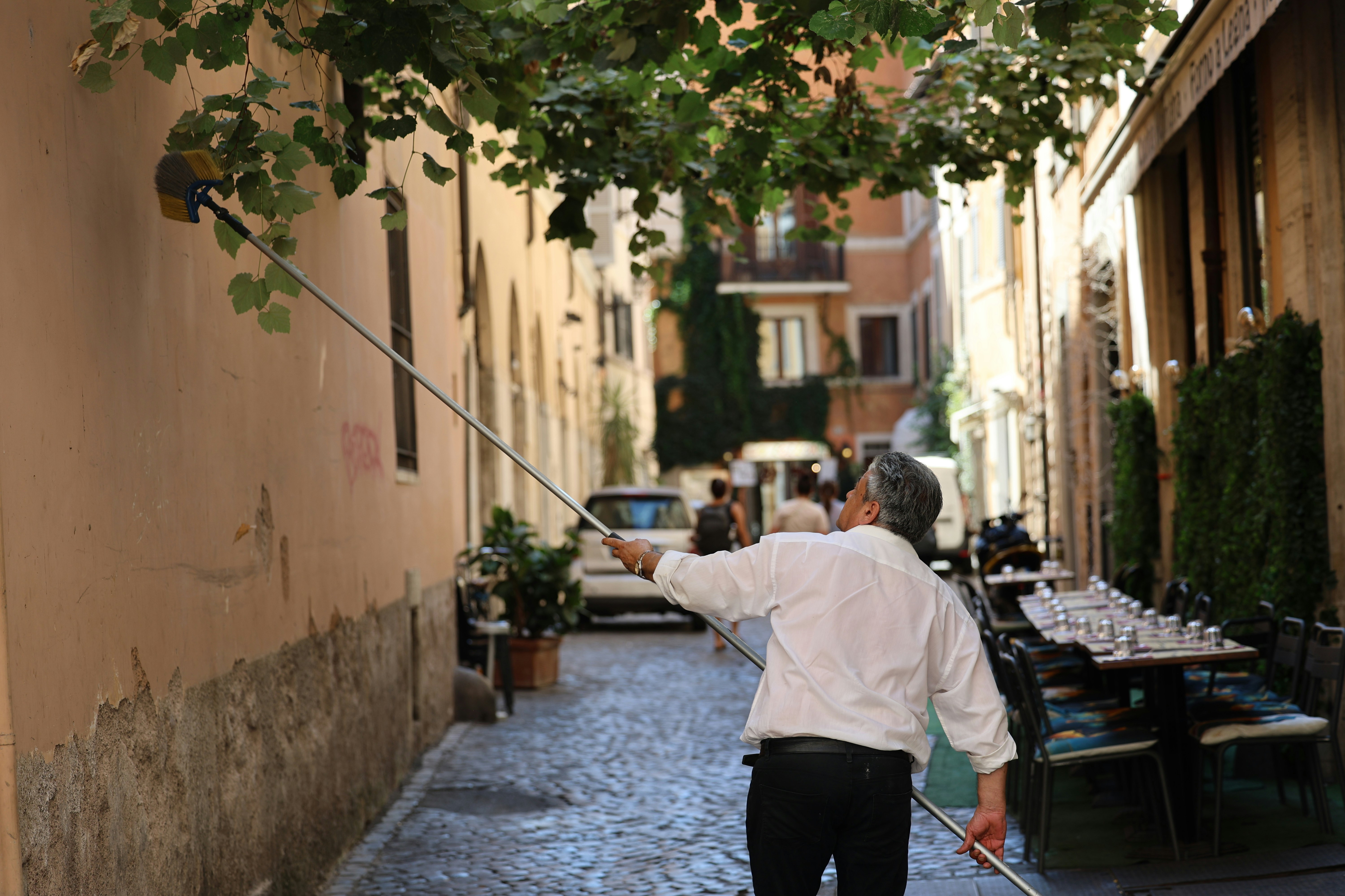 Street Swing: A Goofy Lifeline Unfurls Through a Narrow Alley