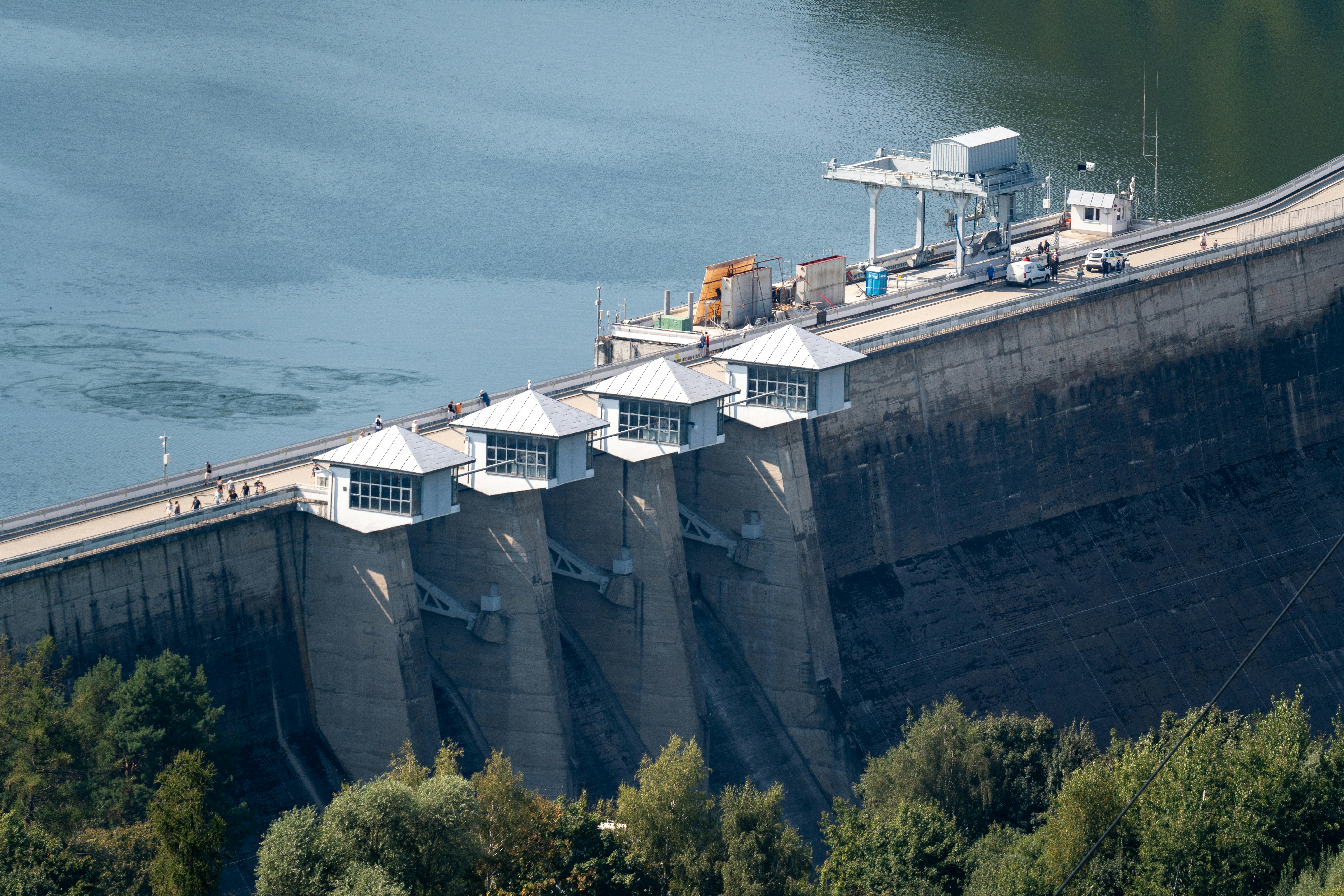 A large dam with a boat on top of it photo – Free Dam Image on Unsplash