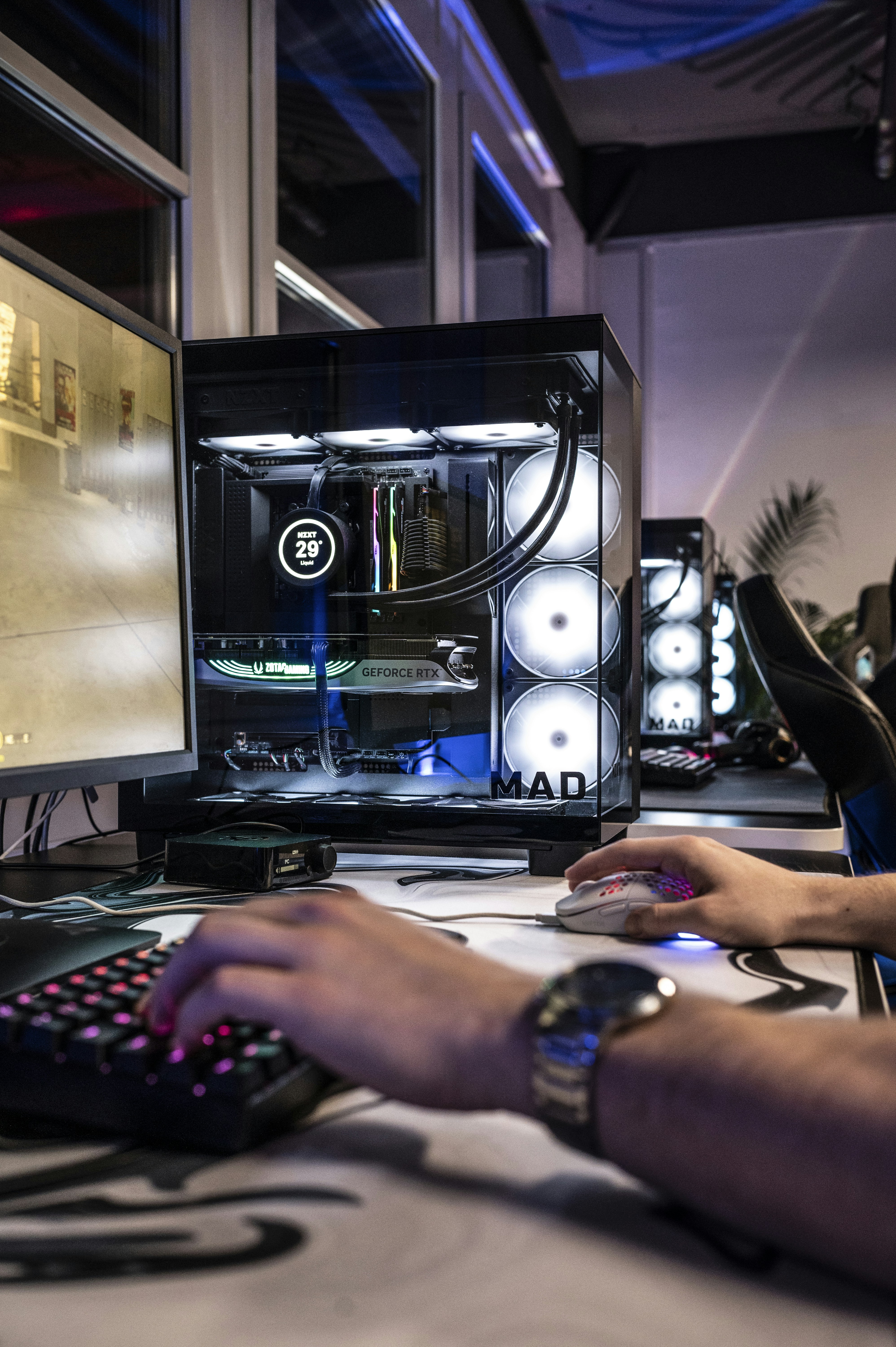 A man is typing on a computer keyboard photo – Free Computer Image on ...