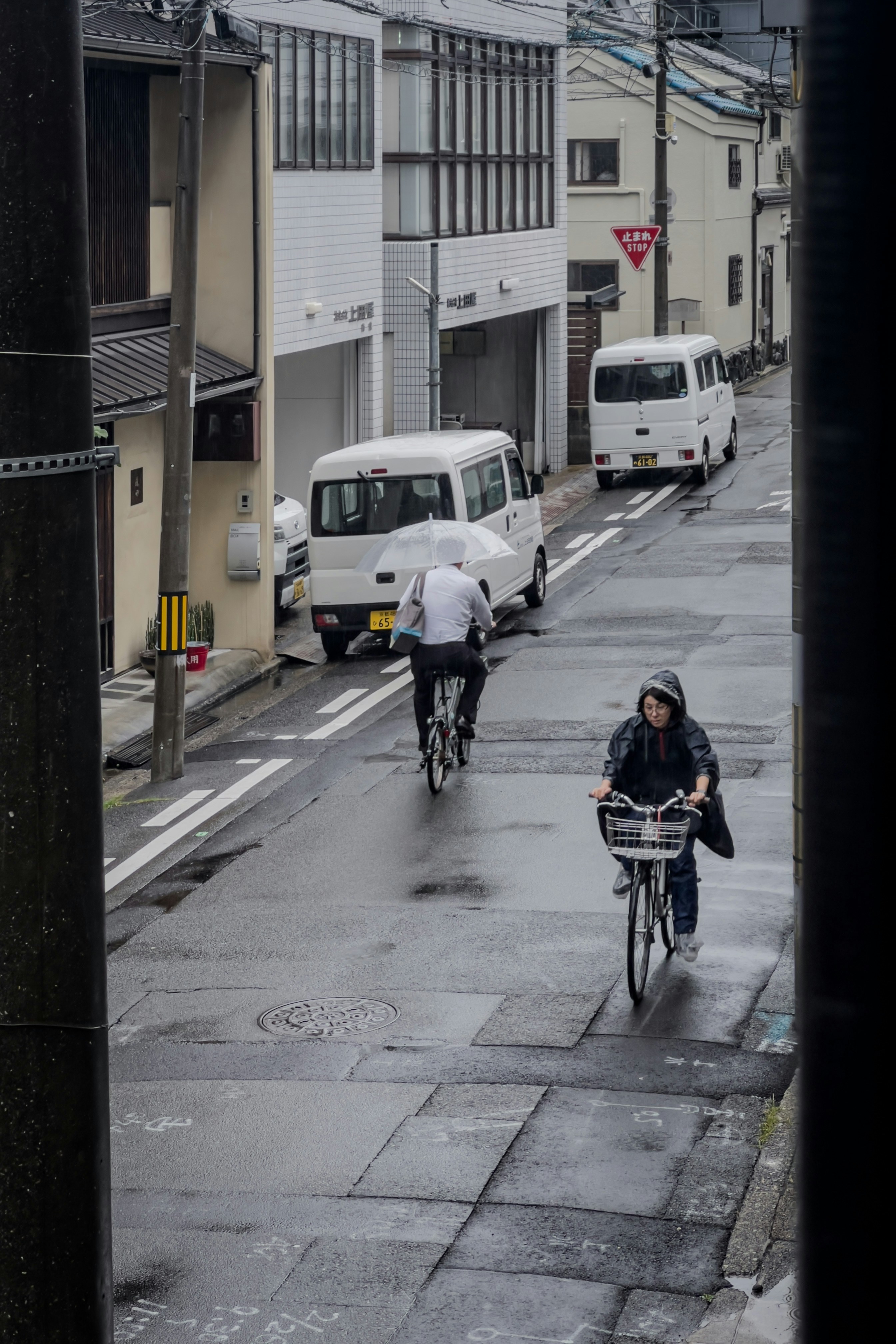 Urban Rain: A Quiet Streetcar of Motion