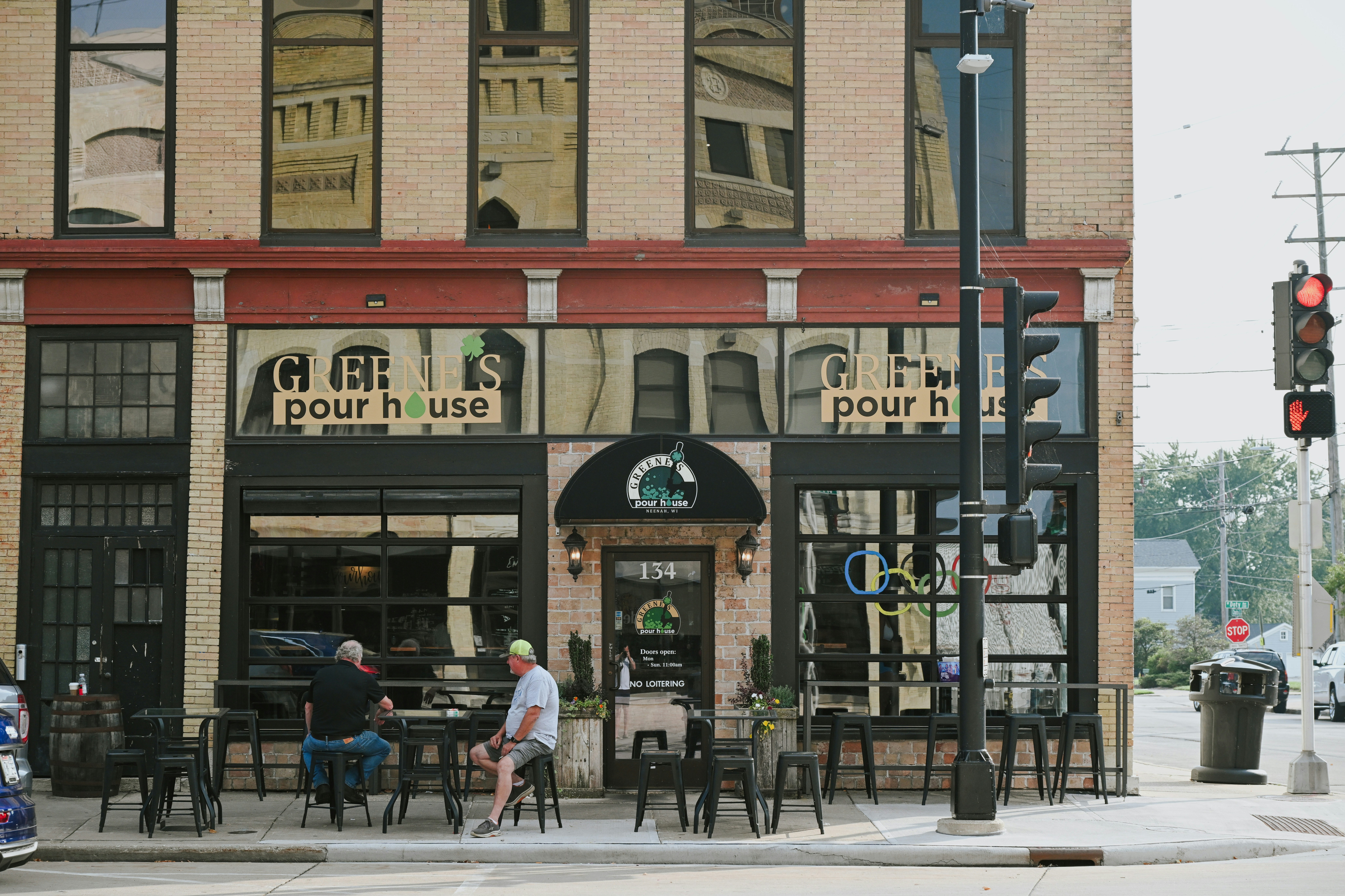 A group of people sitting at a table outside of a restaurant