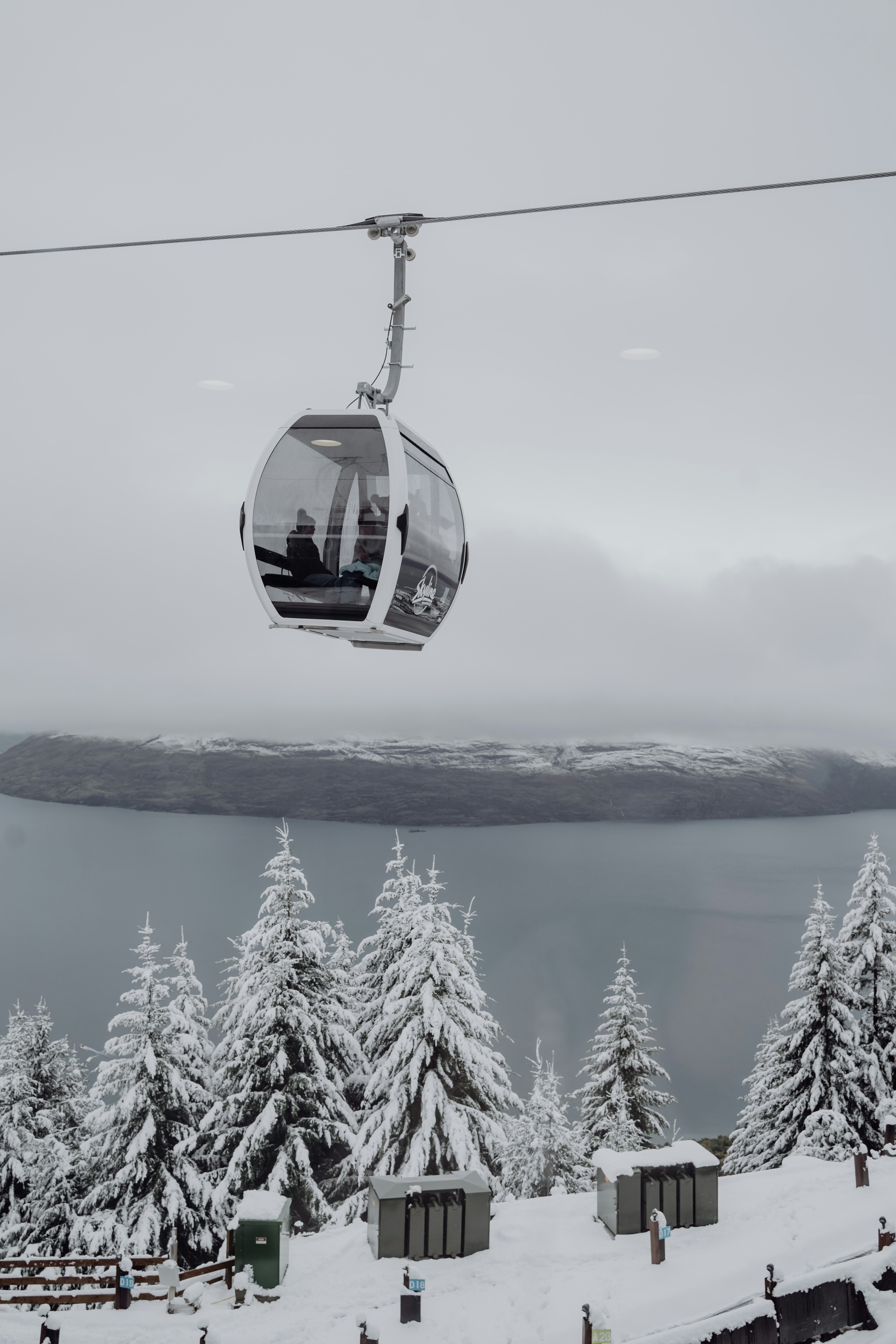 Gondola Drifts Above a Snow-Wrapped Panorama