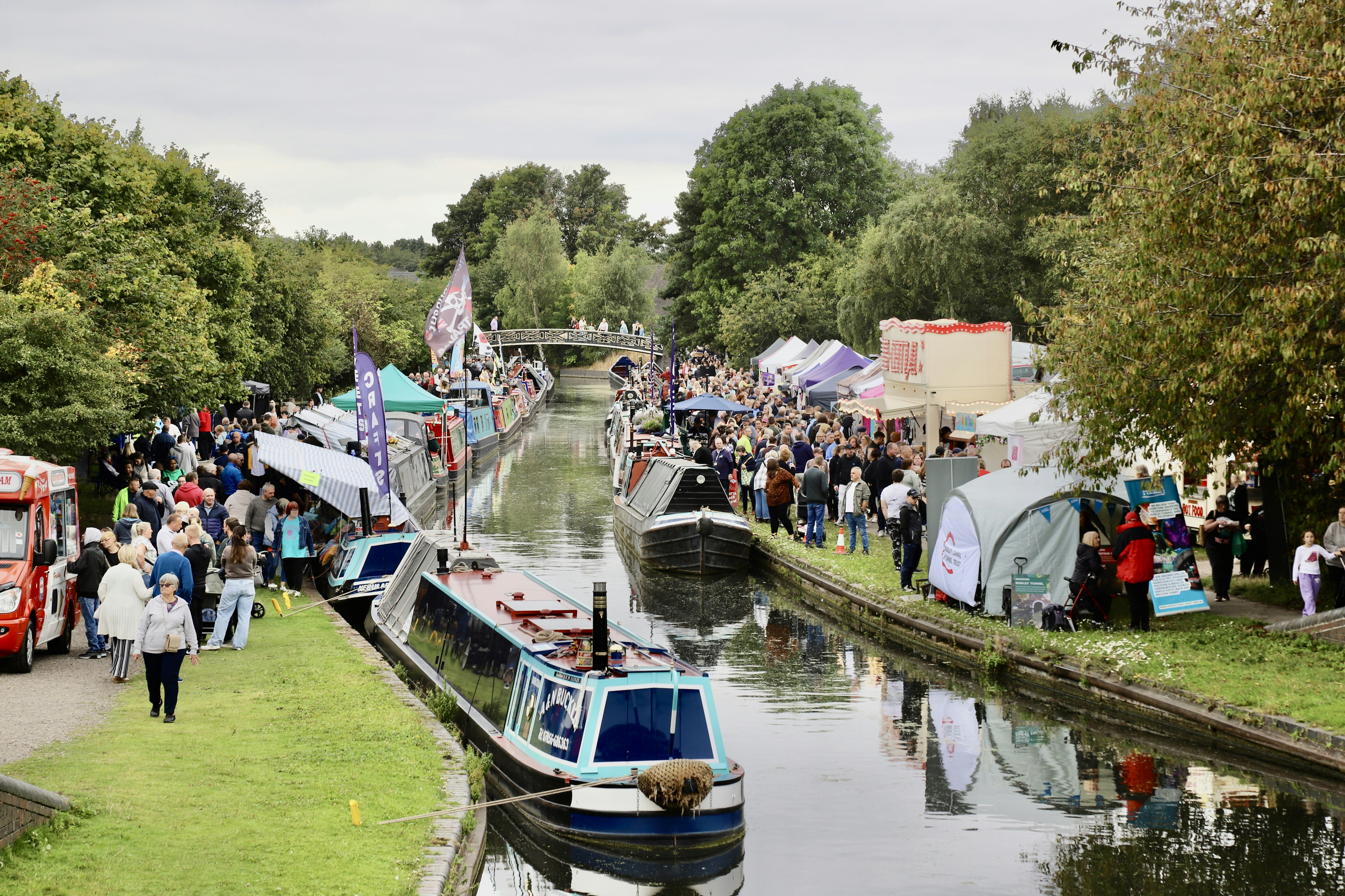 Crowds Along the Canal: A Festival of Boats and Reflections