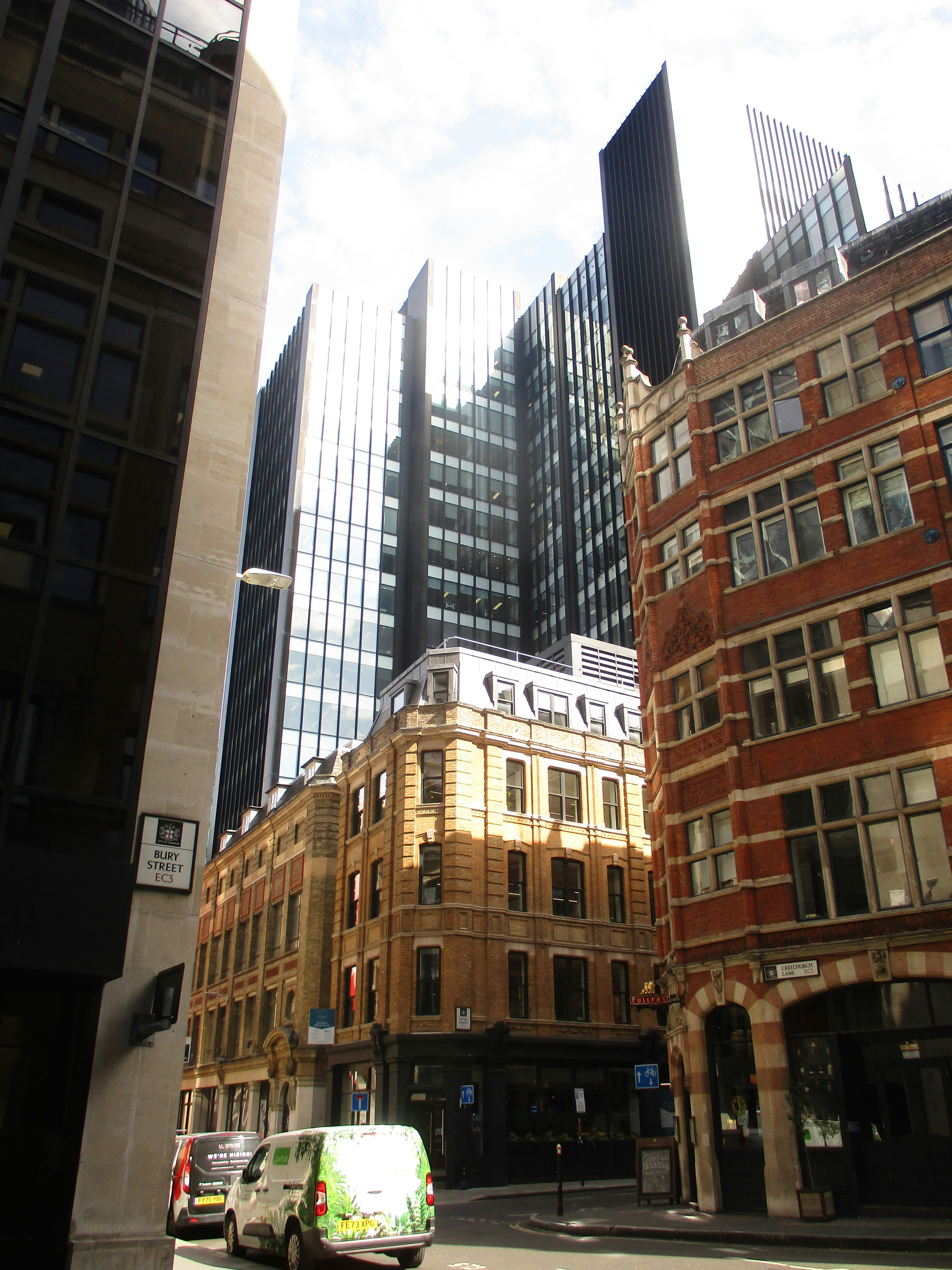 A city street filled with lots of tall buildings photo – Free Londra ...