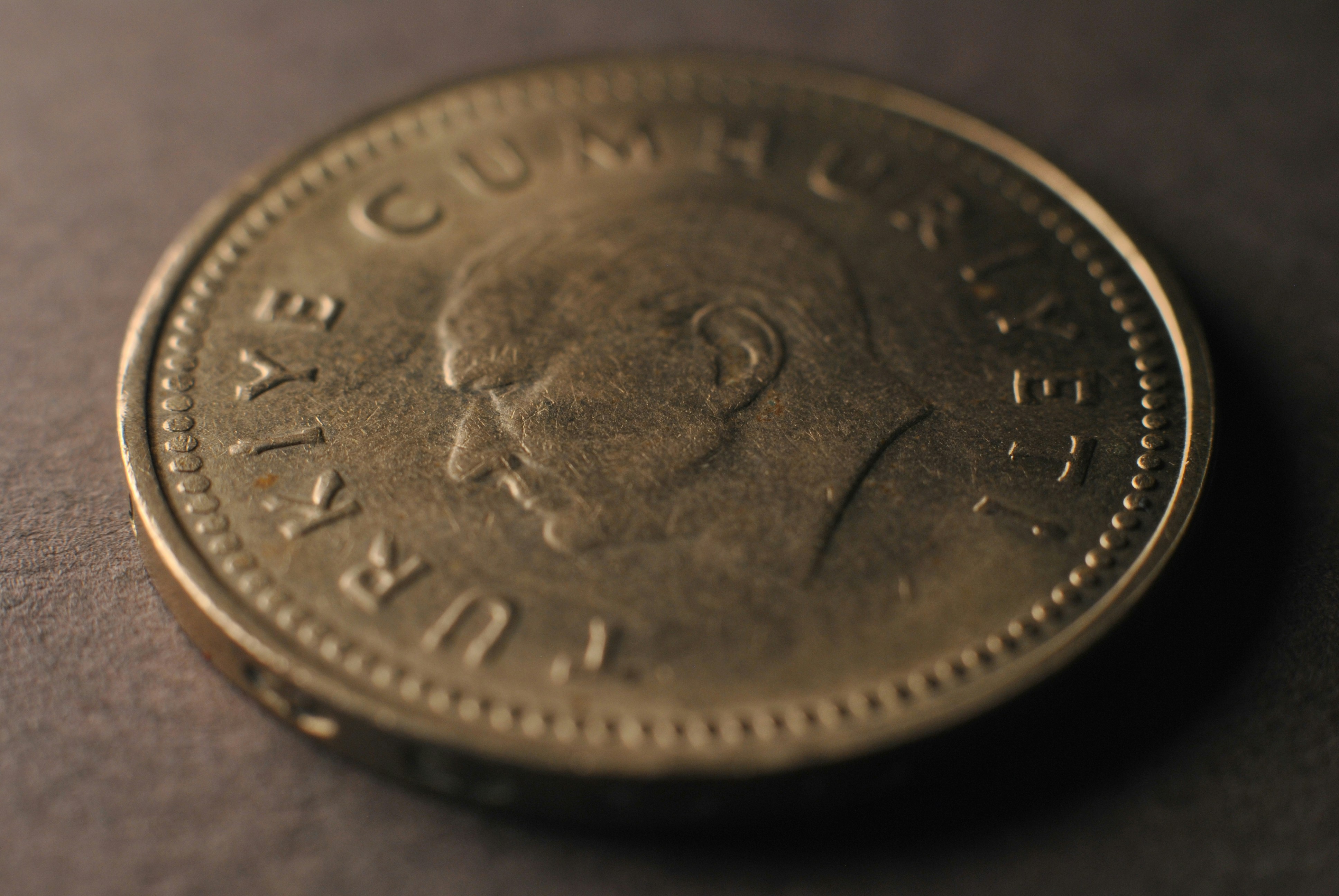 A close up of a coin on a table photo – Free Money Image on Unsplash