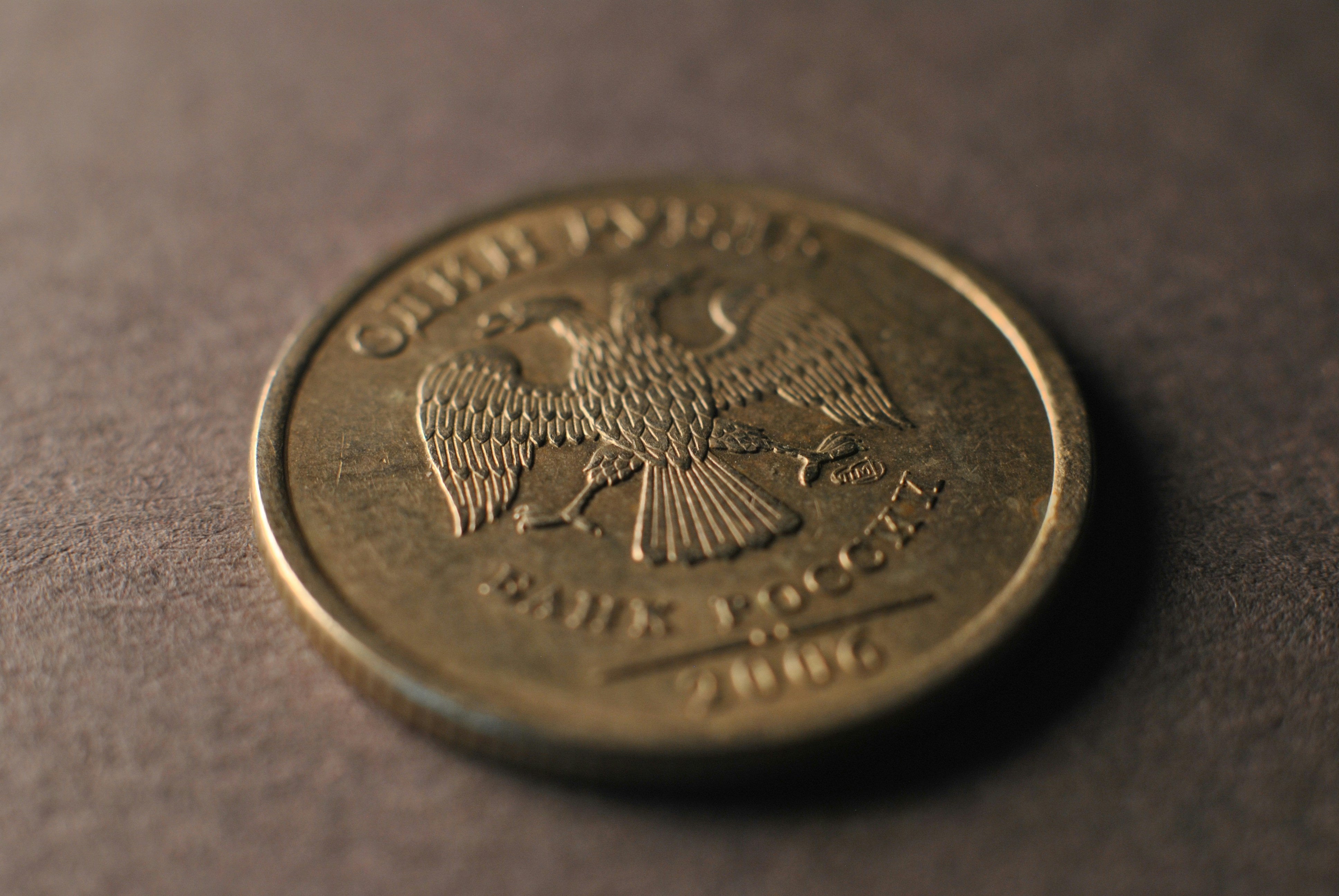 A close up of a coin on a table photo – Free Money Image on Unsplash