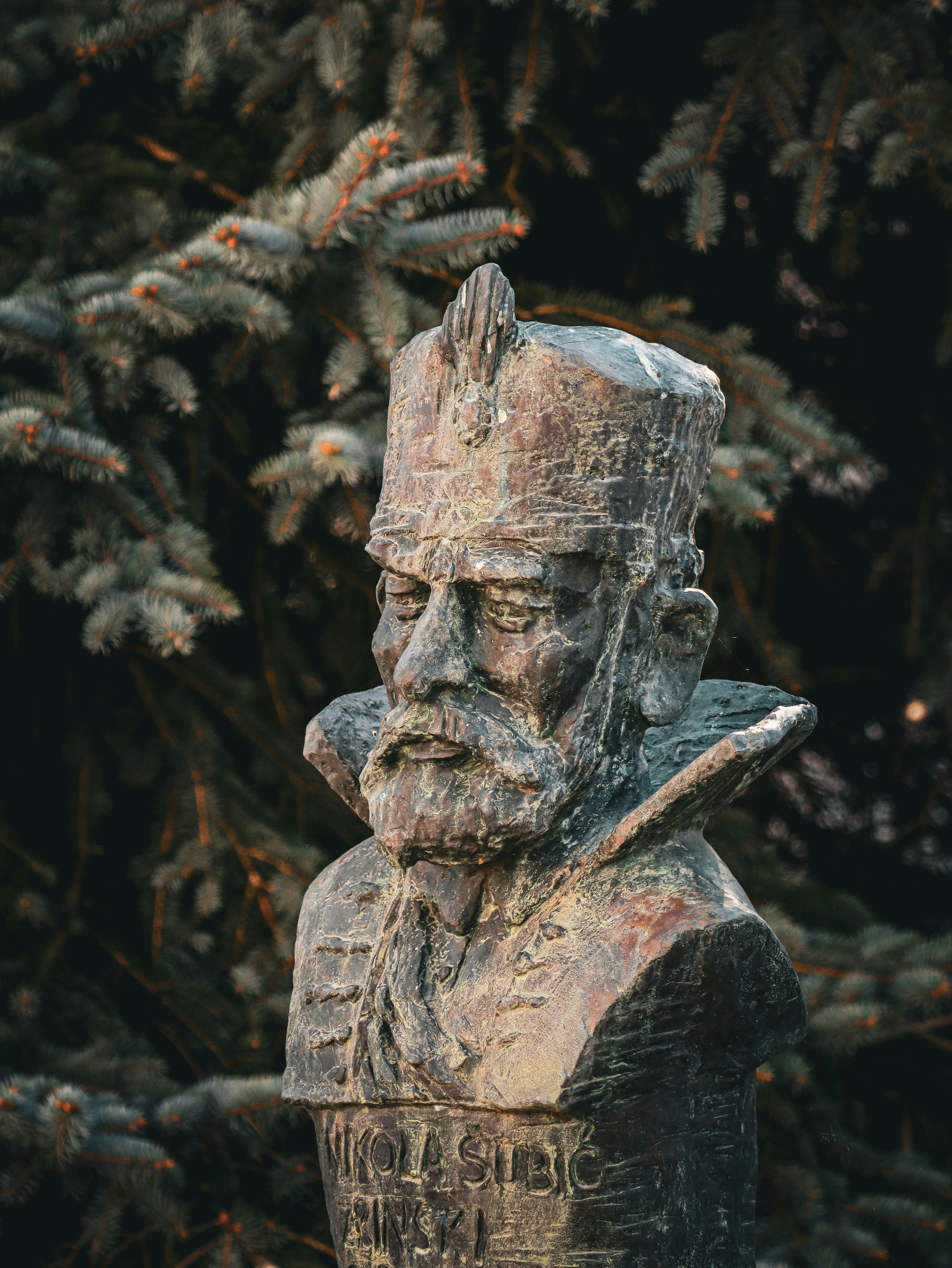 A statue of a man holding a pipe photo – Free Woman Image on Unsplash