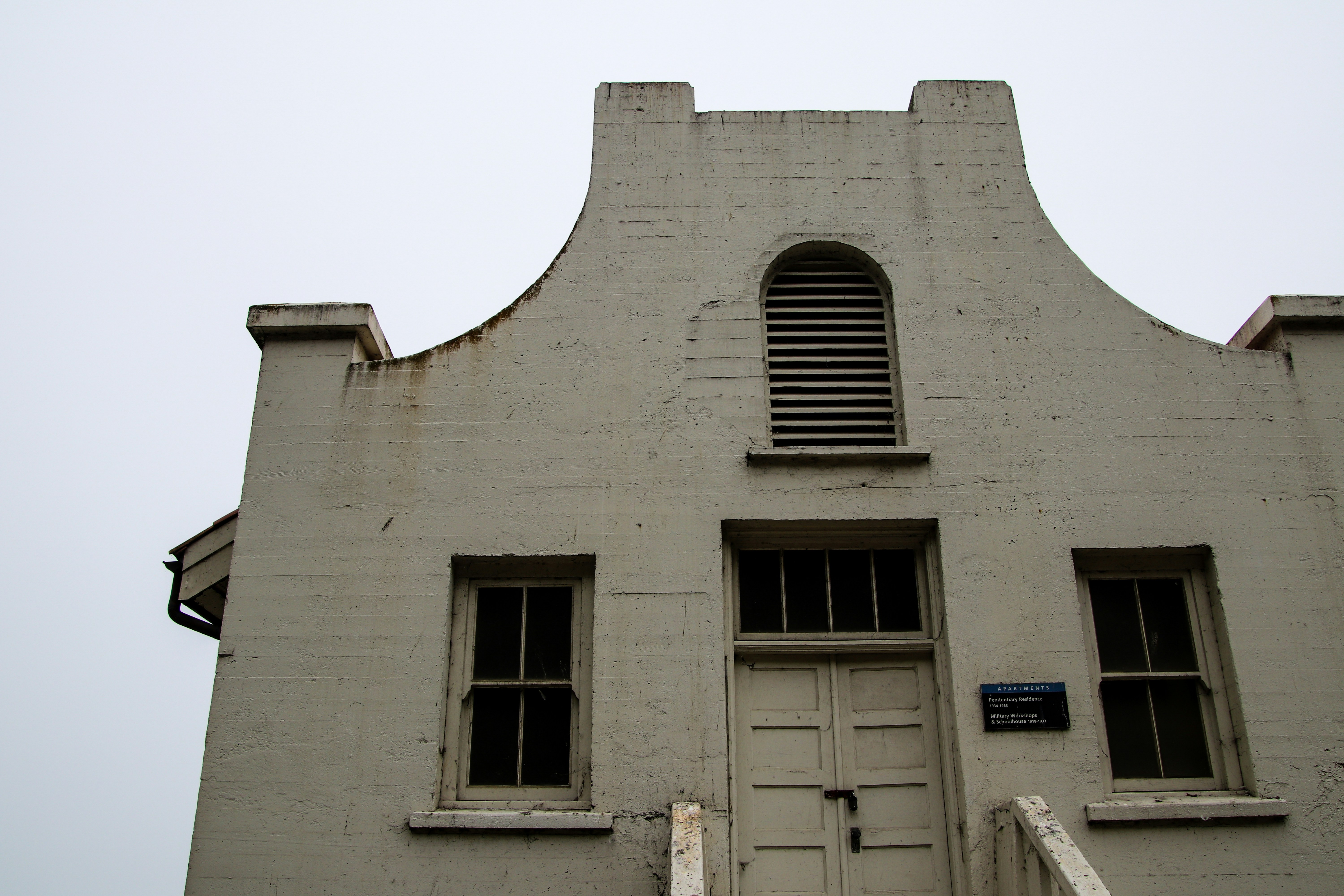 Old Facade, Silent Gable: A Quiet Portrait of a Historic Building