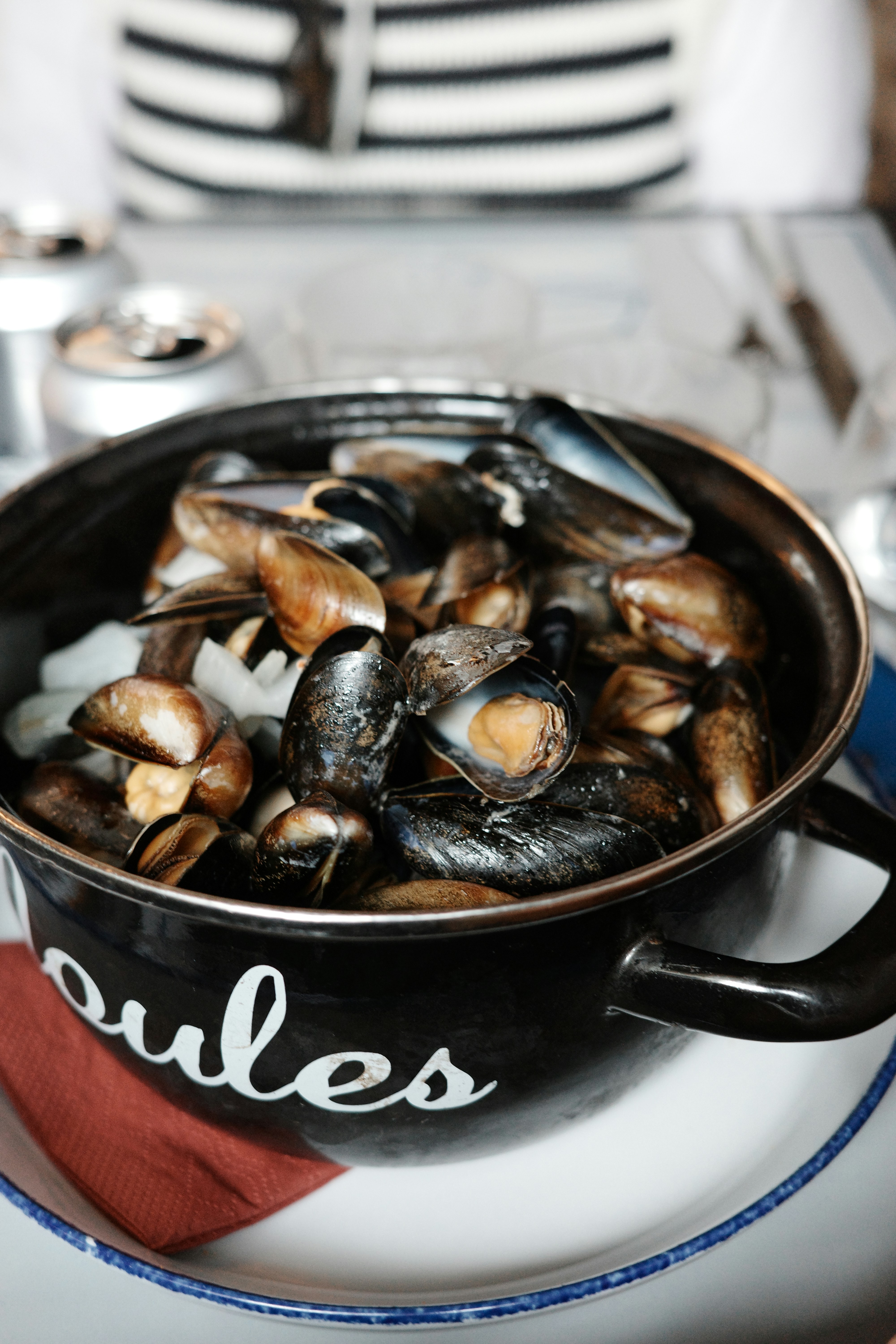 A bowl of mussels on a plate on a table photo – Free Food and drink ...