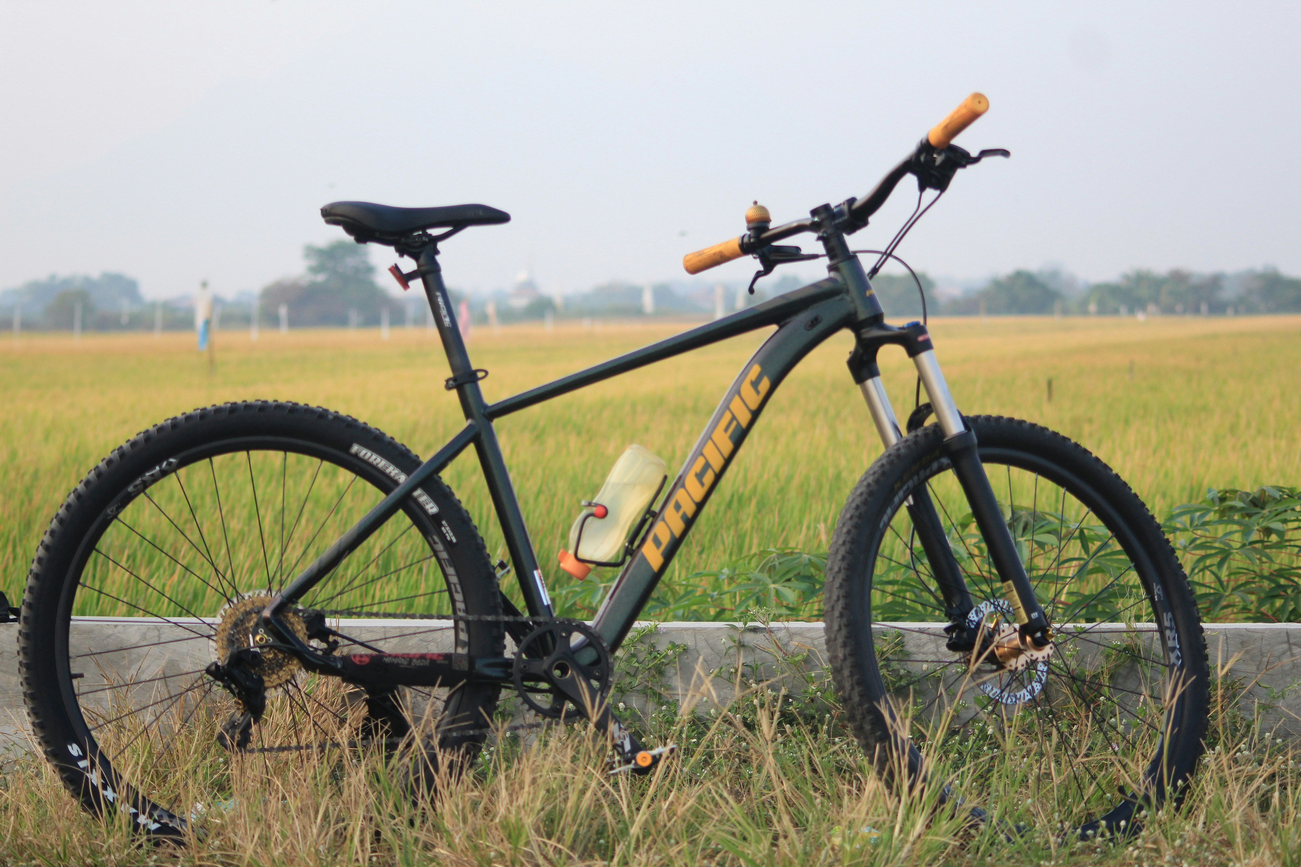 A bike parked on the side of a road photo – Free Sidoarjo Image on Unsplash