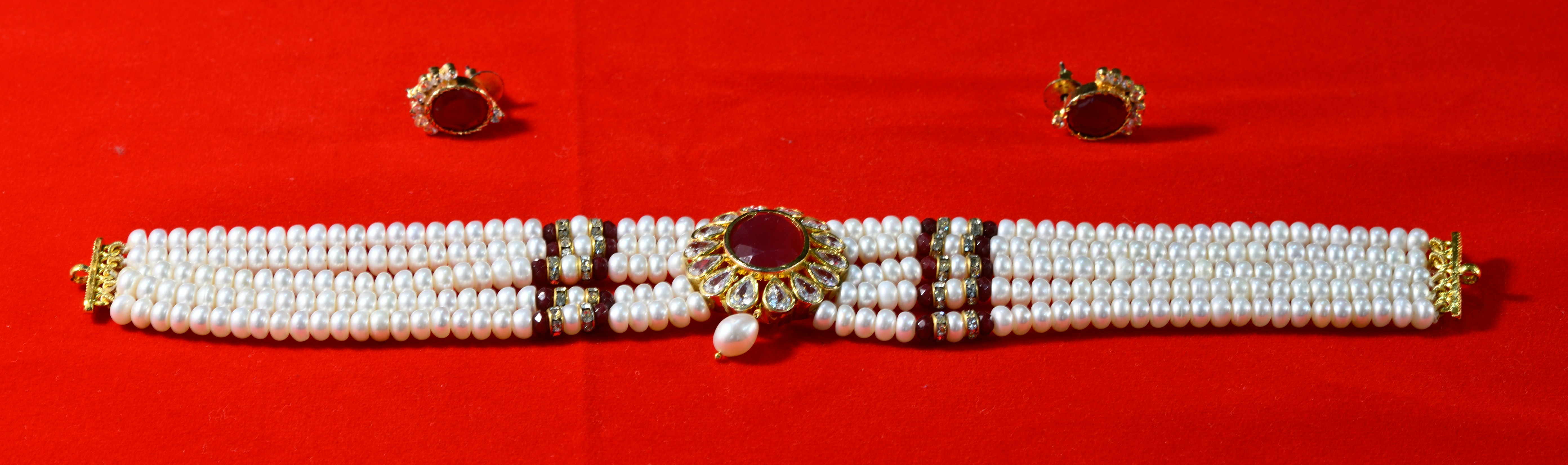 Elegance in Pearls: A Timeless Adornment