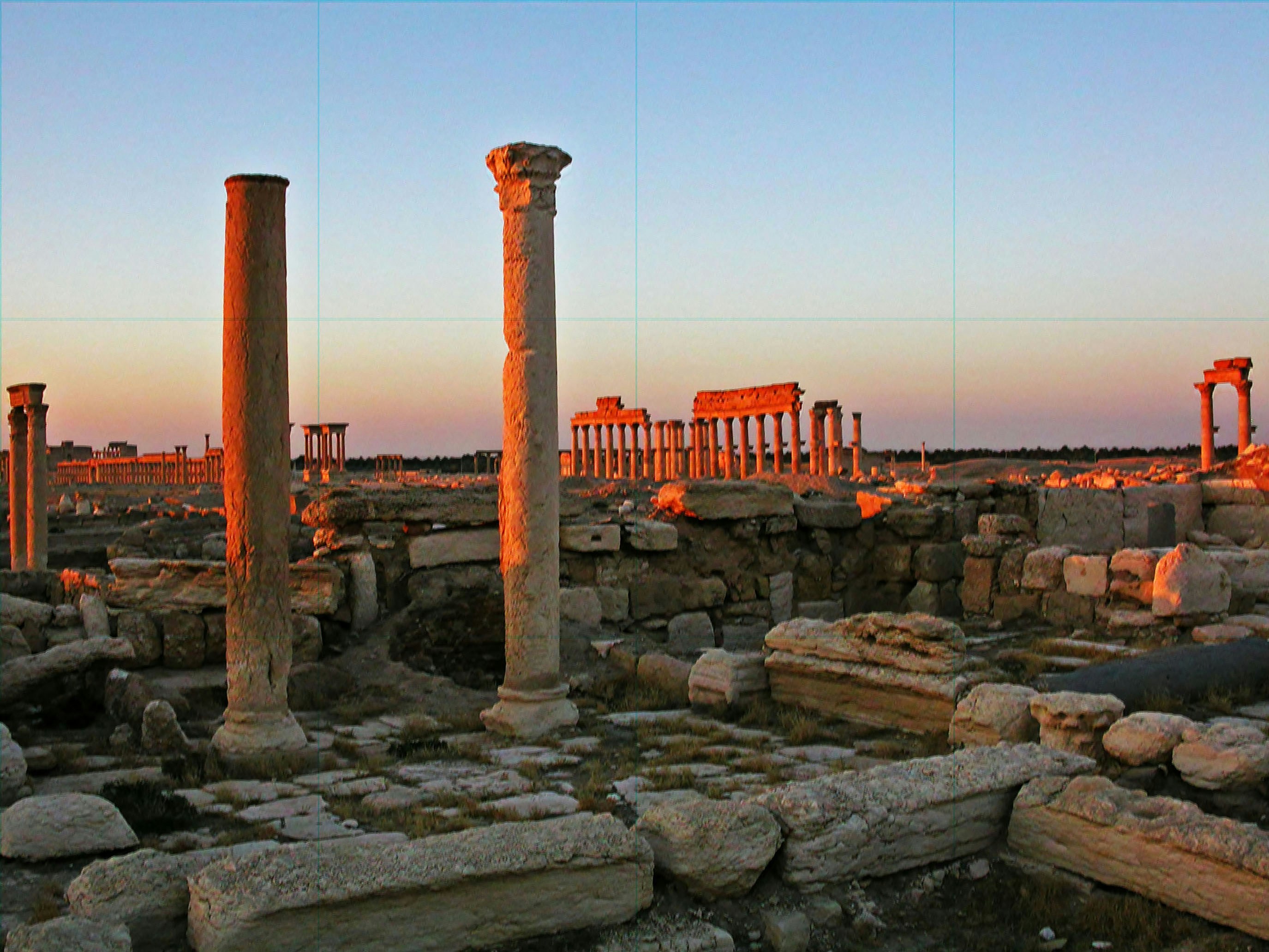 The ruins of a roman city at sunset photo – Free Palmyra Image on Unsplash