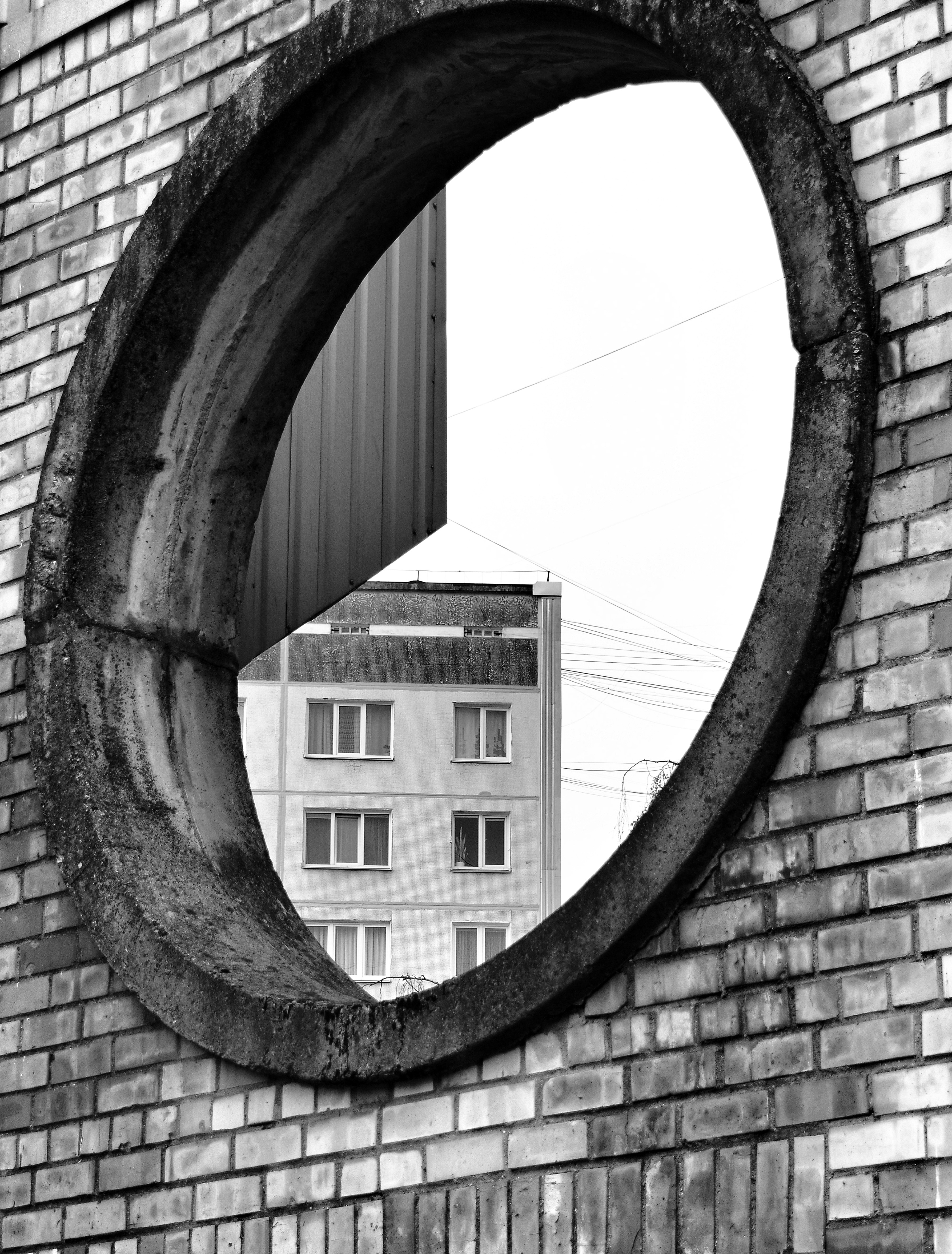 Brick Ring Window: A City Framed by Circular Brickwork