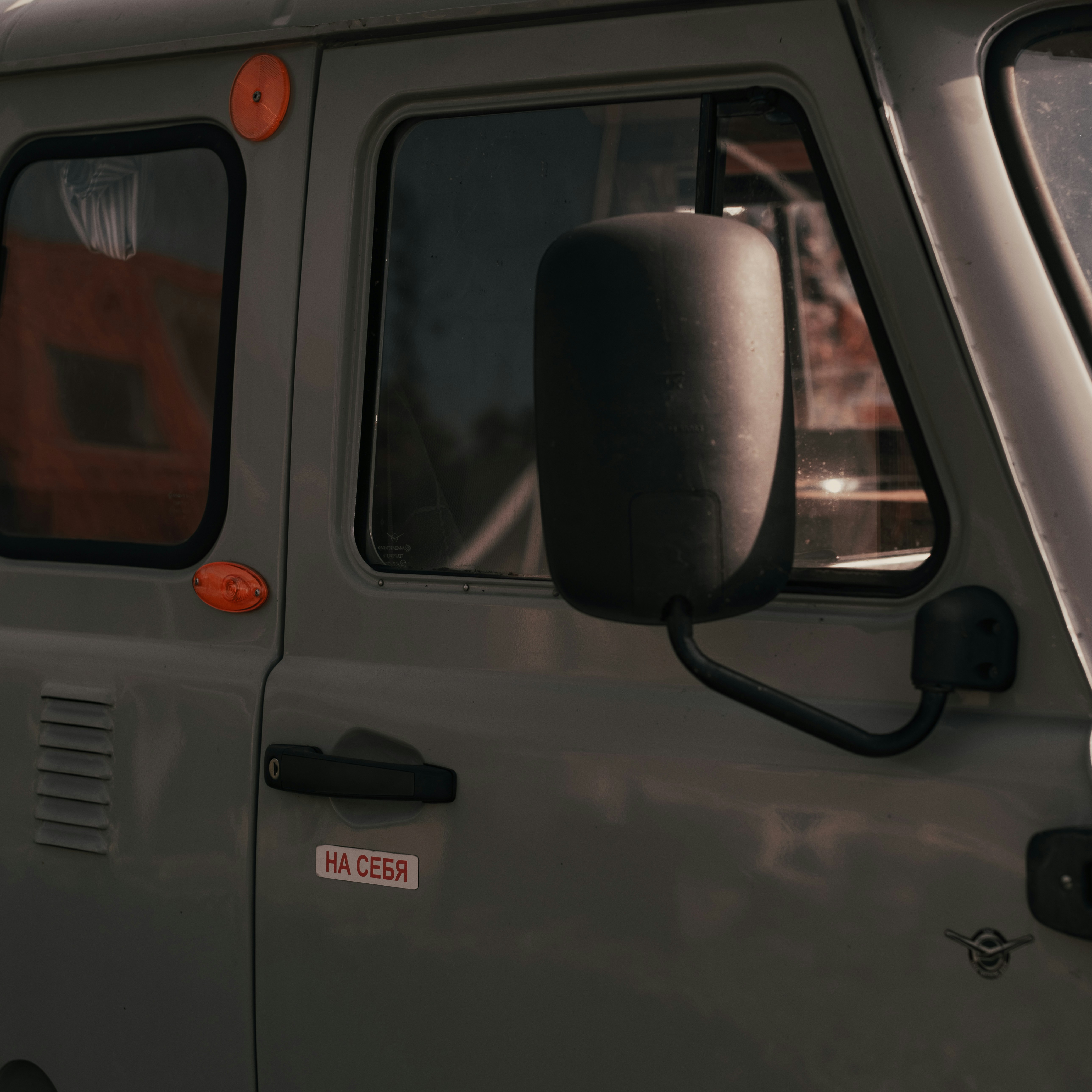 A close up of the side of a vehicle photo – Free Car Image on Unsplash