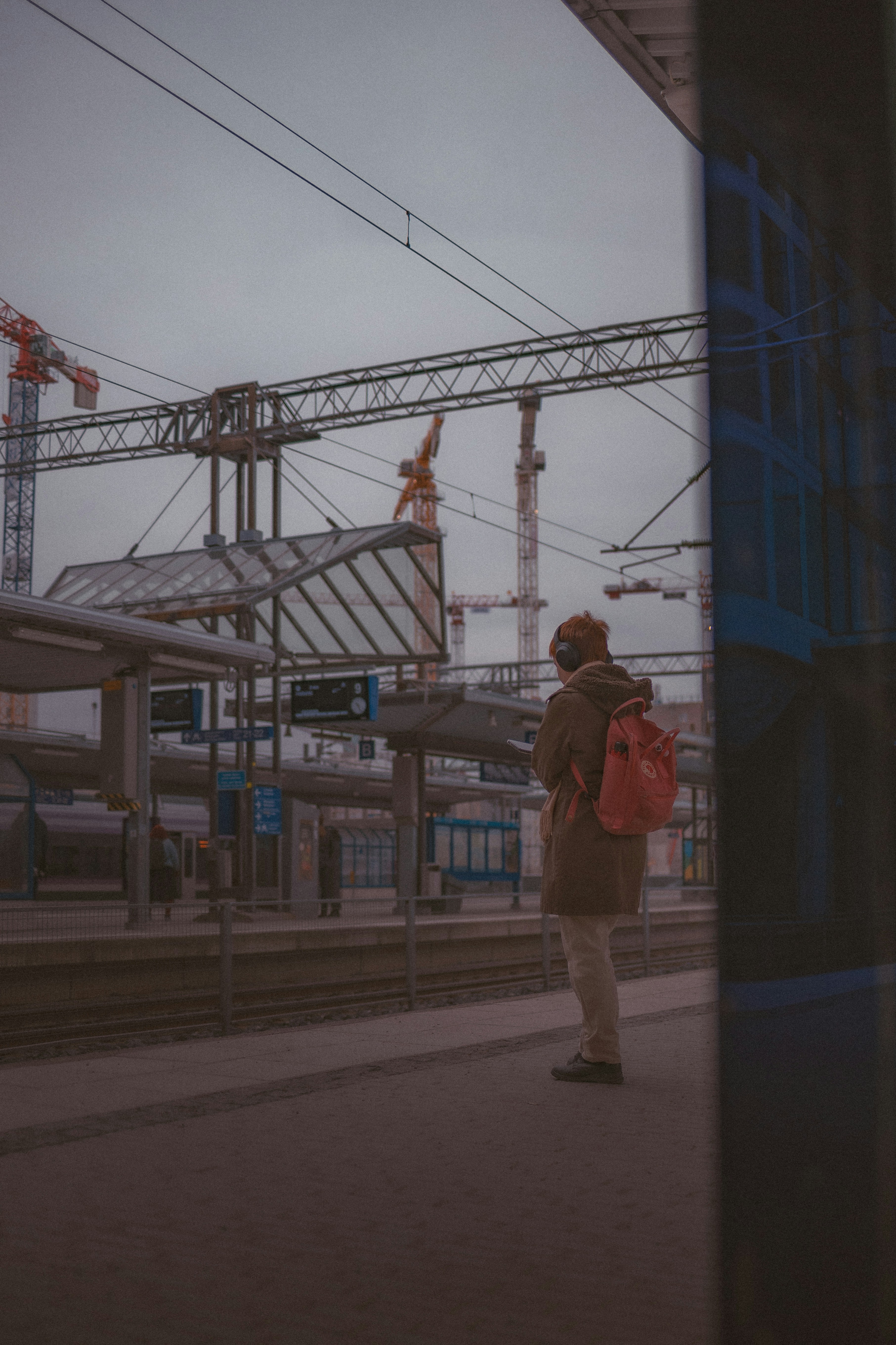 A man standing on a train platform next to a train photo – Free ...