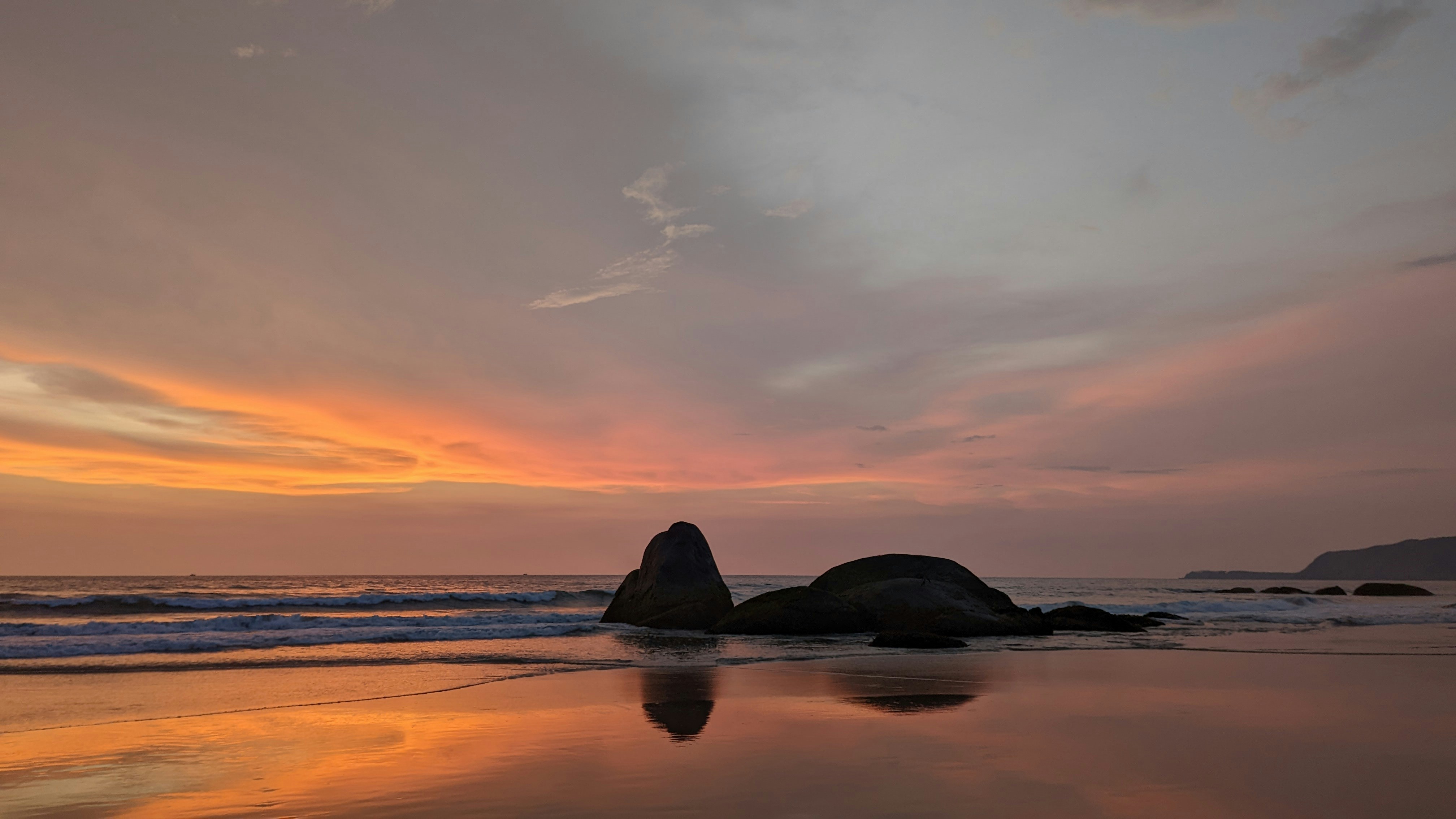 Molten Horizons over a Glassy Shore