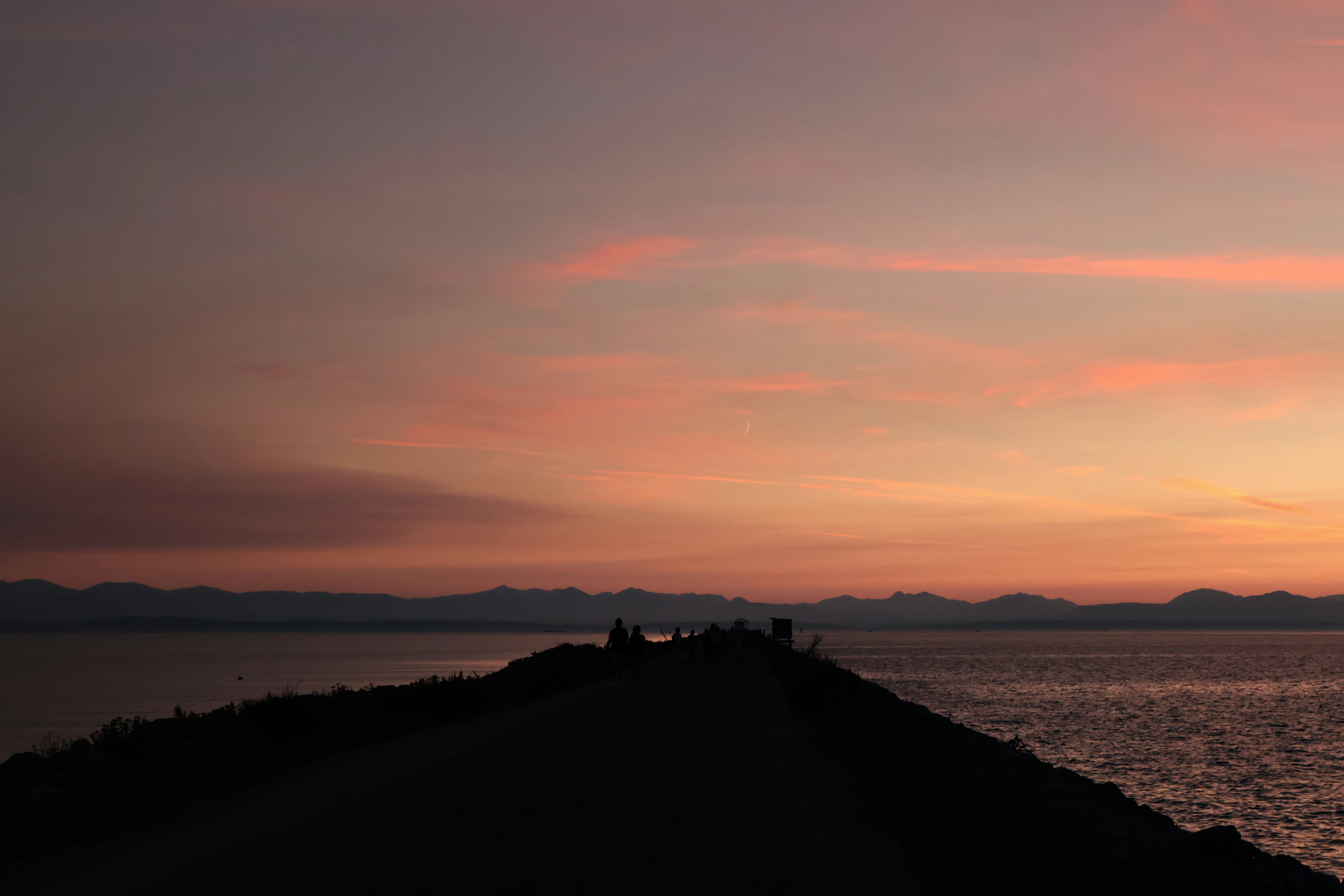 Dusk's Gateway Over the Horizon