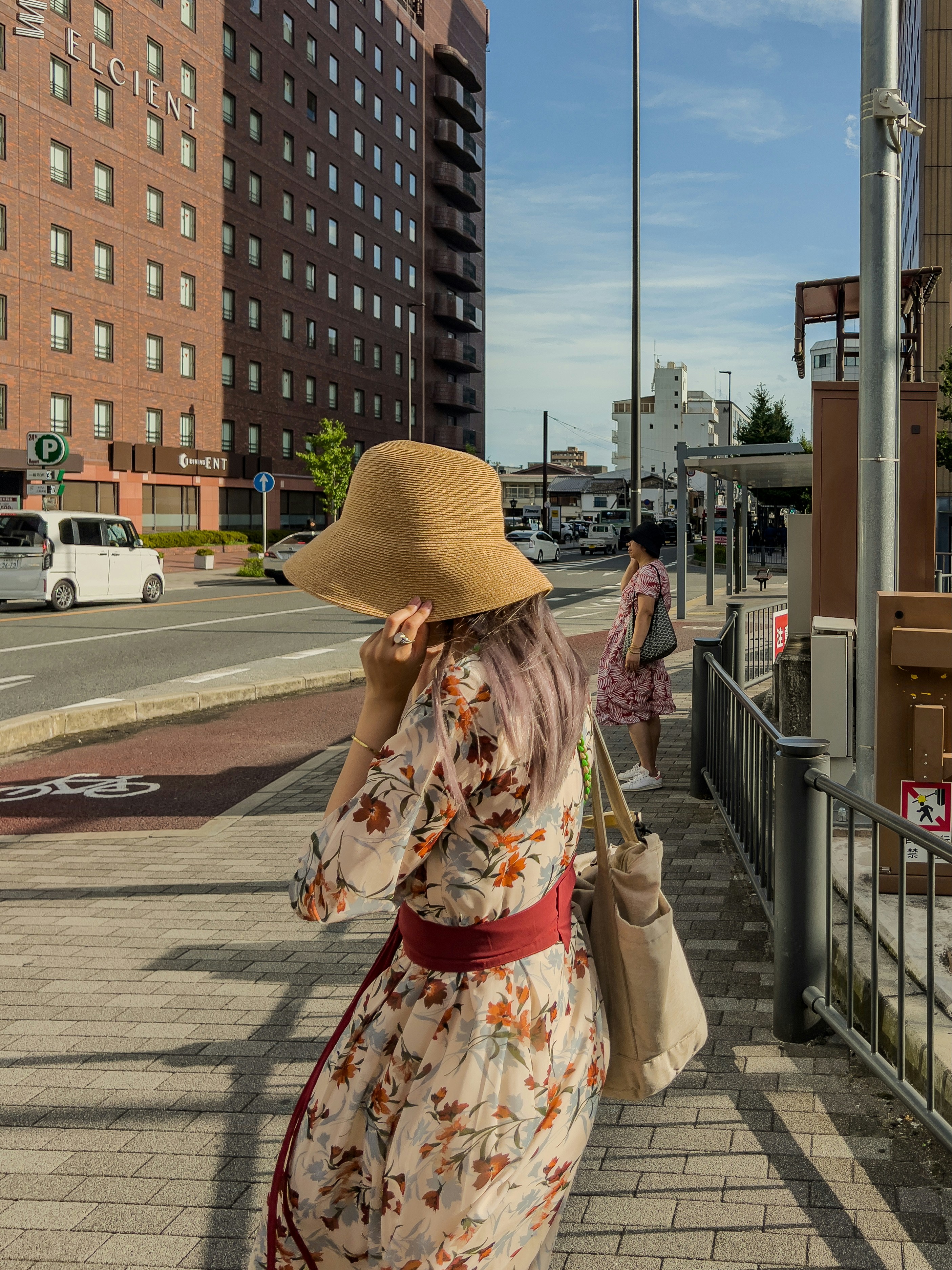 Sunlit City Walk: Florals, Straw Hat, and a Quiet Moment
