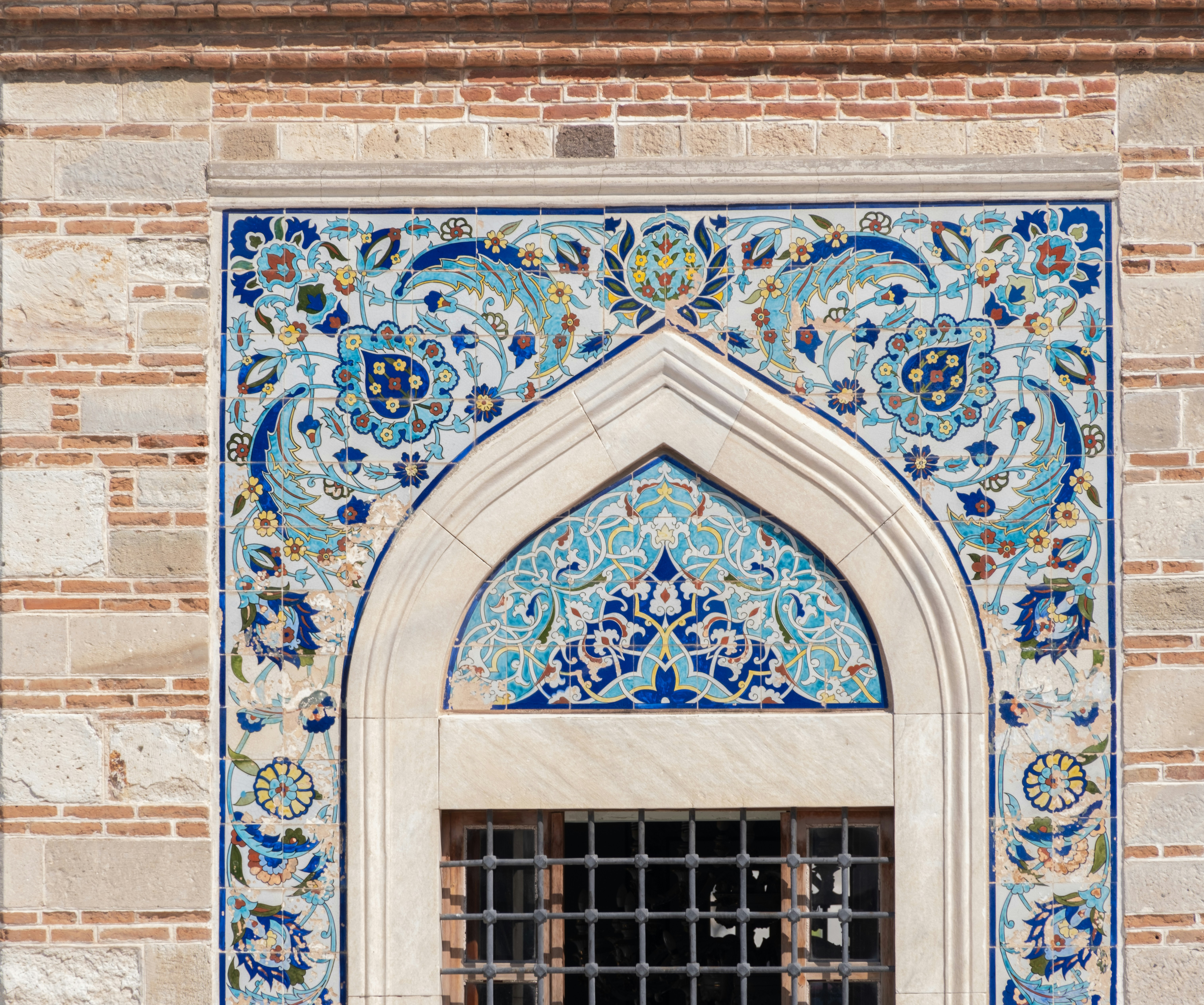 Intricate Mosaic: A Glimpse into Architectural Elegance