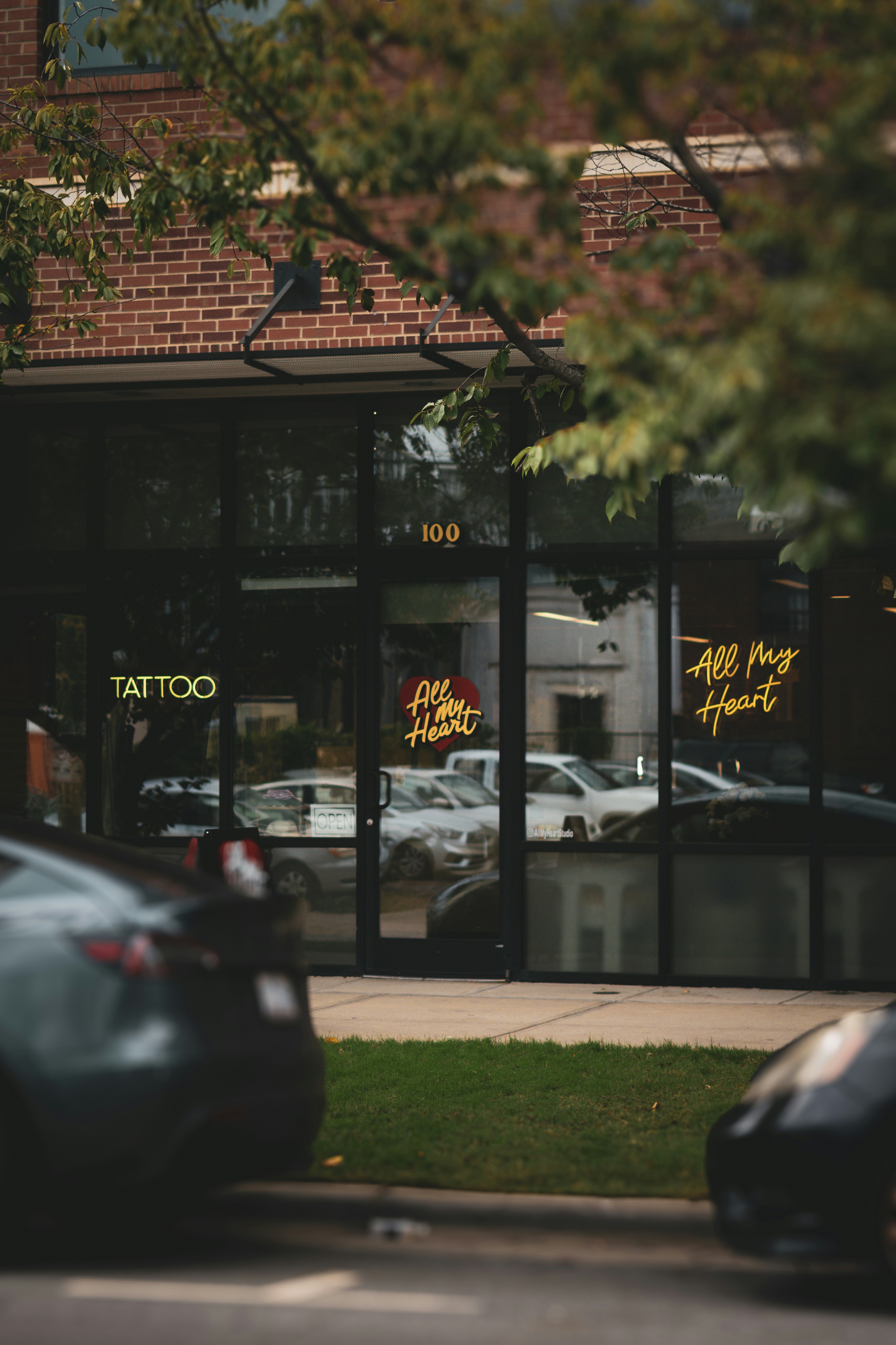 A storefront with cars parked in front of it photo – Free South end ...