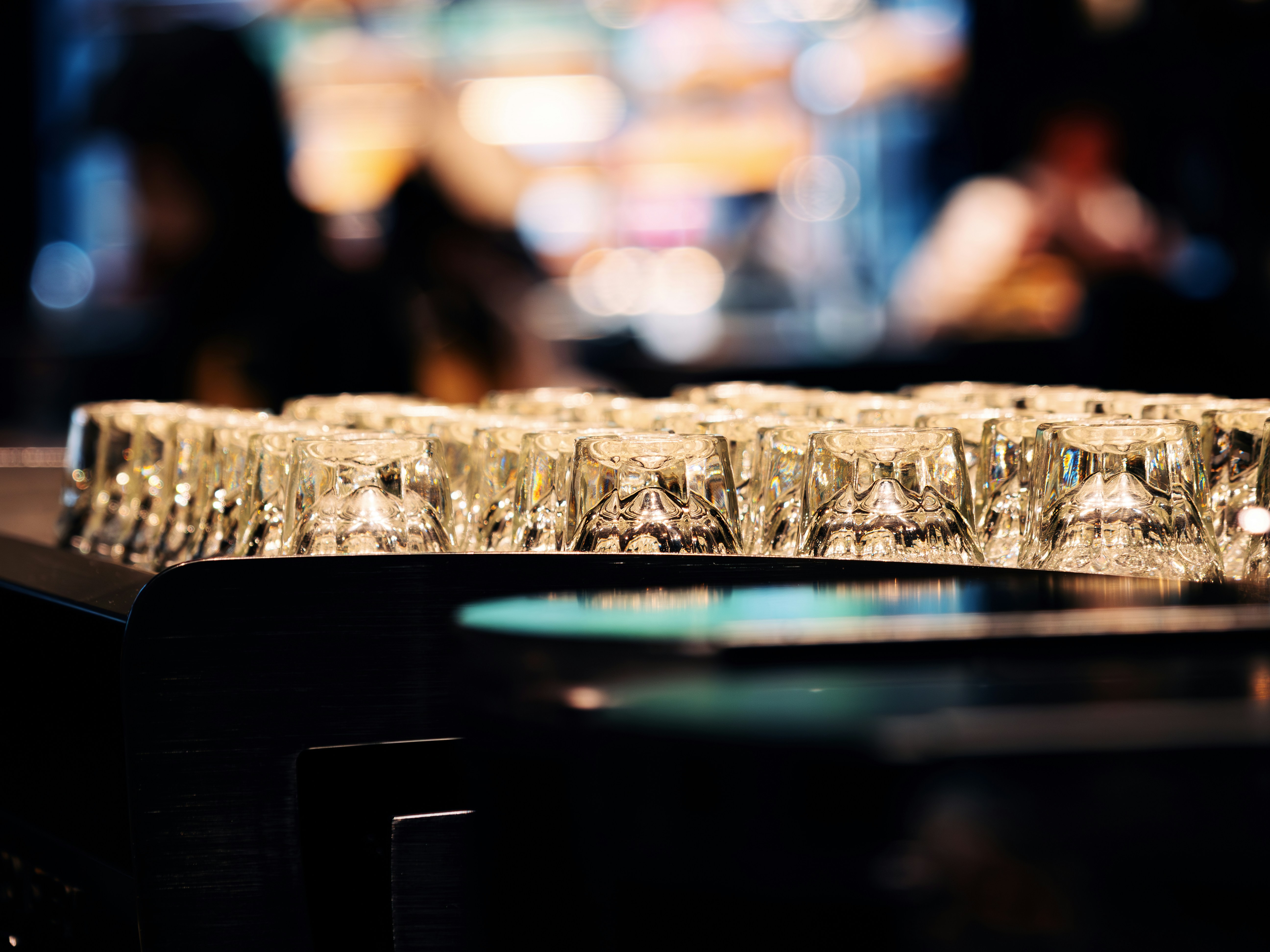 Crystal Row under Bar Lights: Quiet Brilliance on the Counter