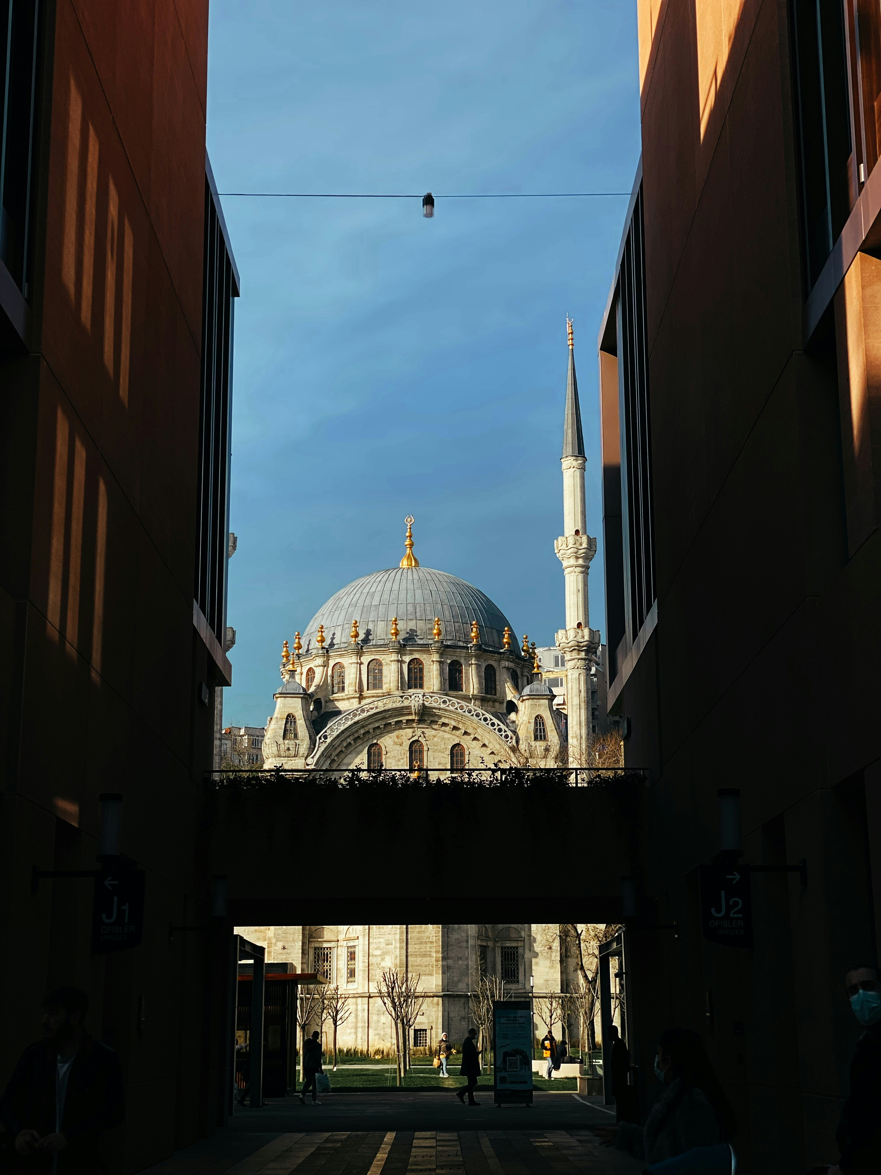 Framed Majesty: A Glimpse of Architectural Splendor