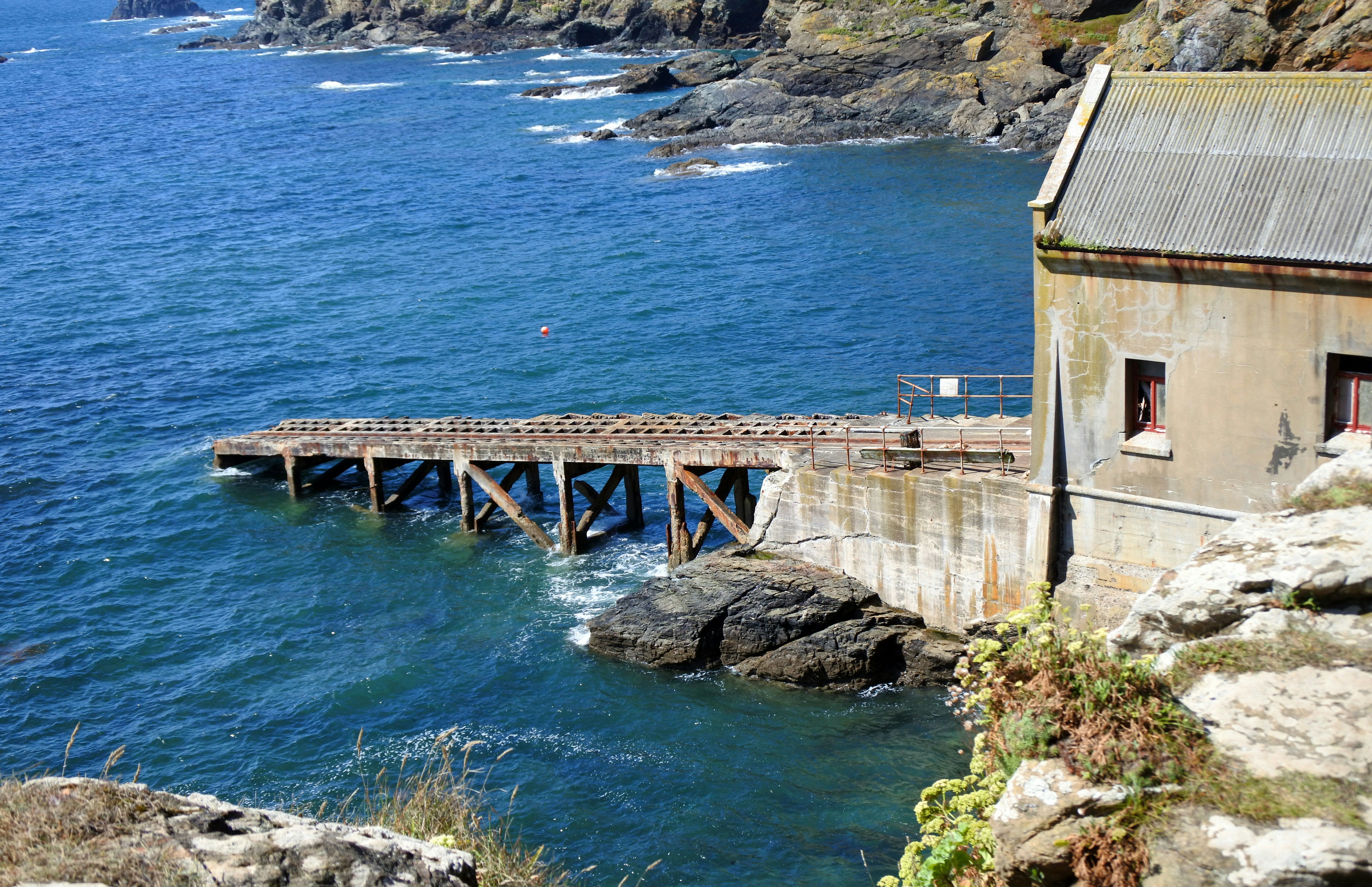 Harbor House on the Cliff: A Weathered Pier Delivers Sea Light