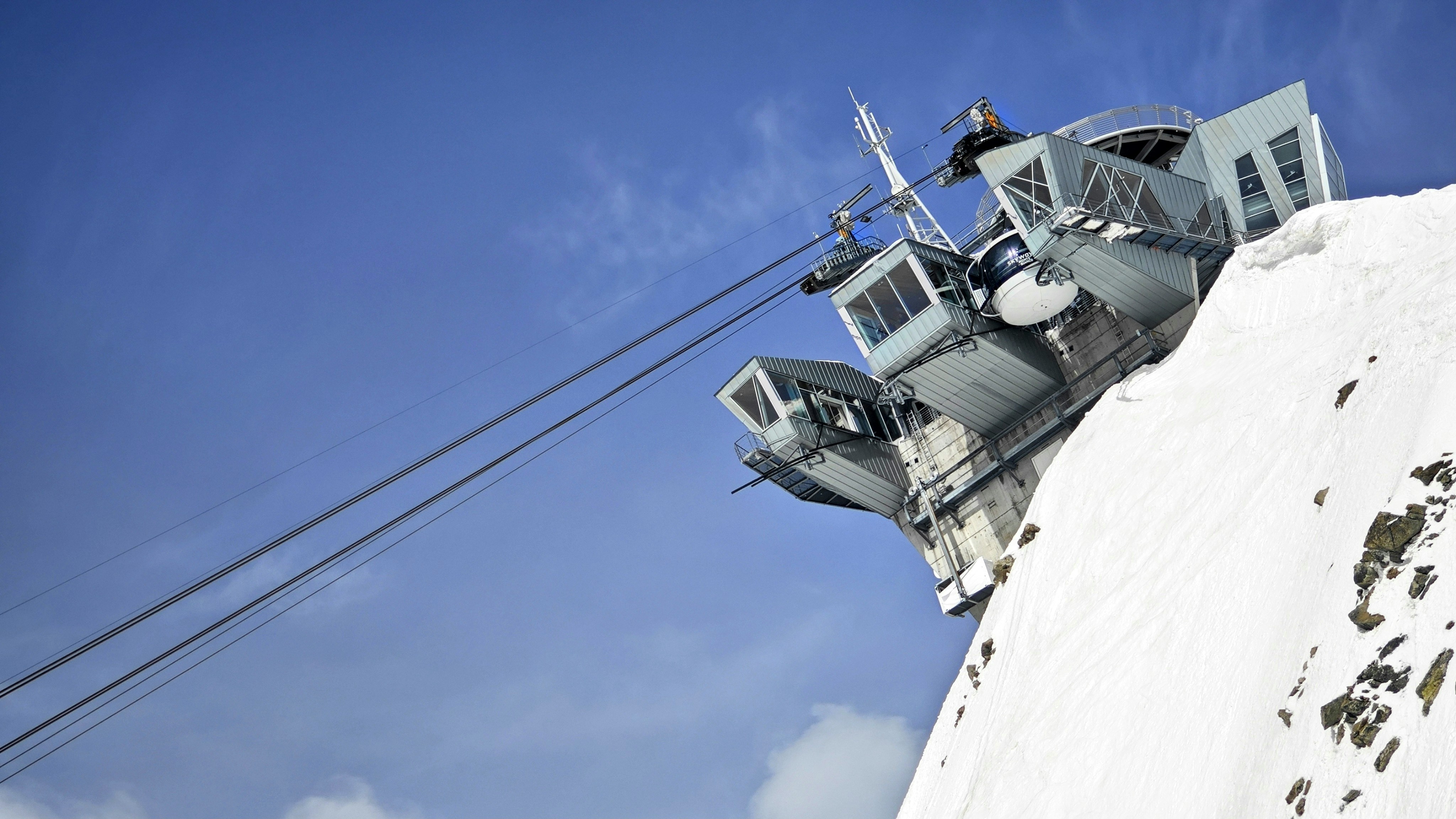 Cable-Driven Summit: Snow, Steel, and Sky