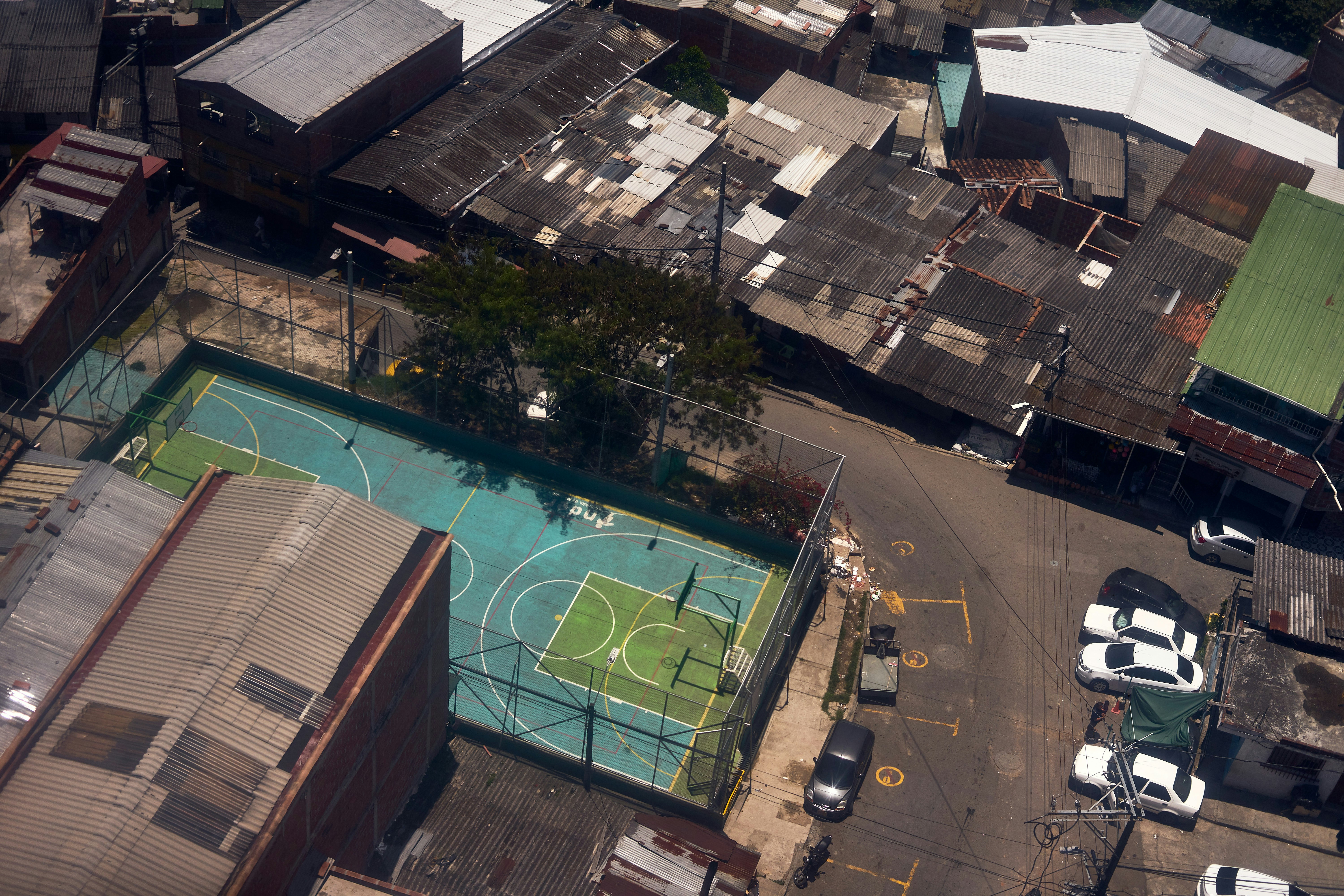 Urban Playground: A Green Oasis Amidst Concrete