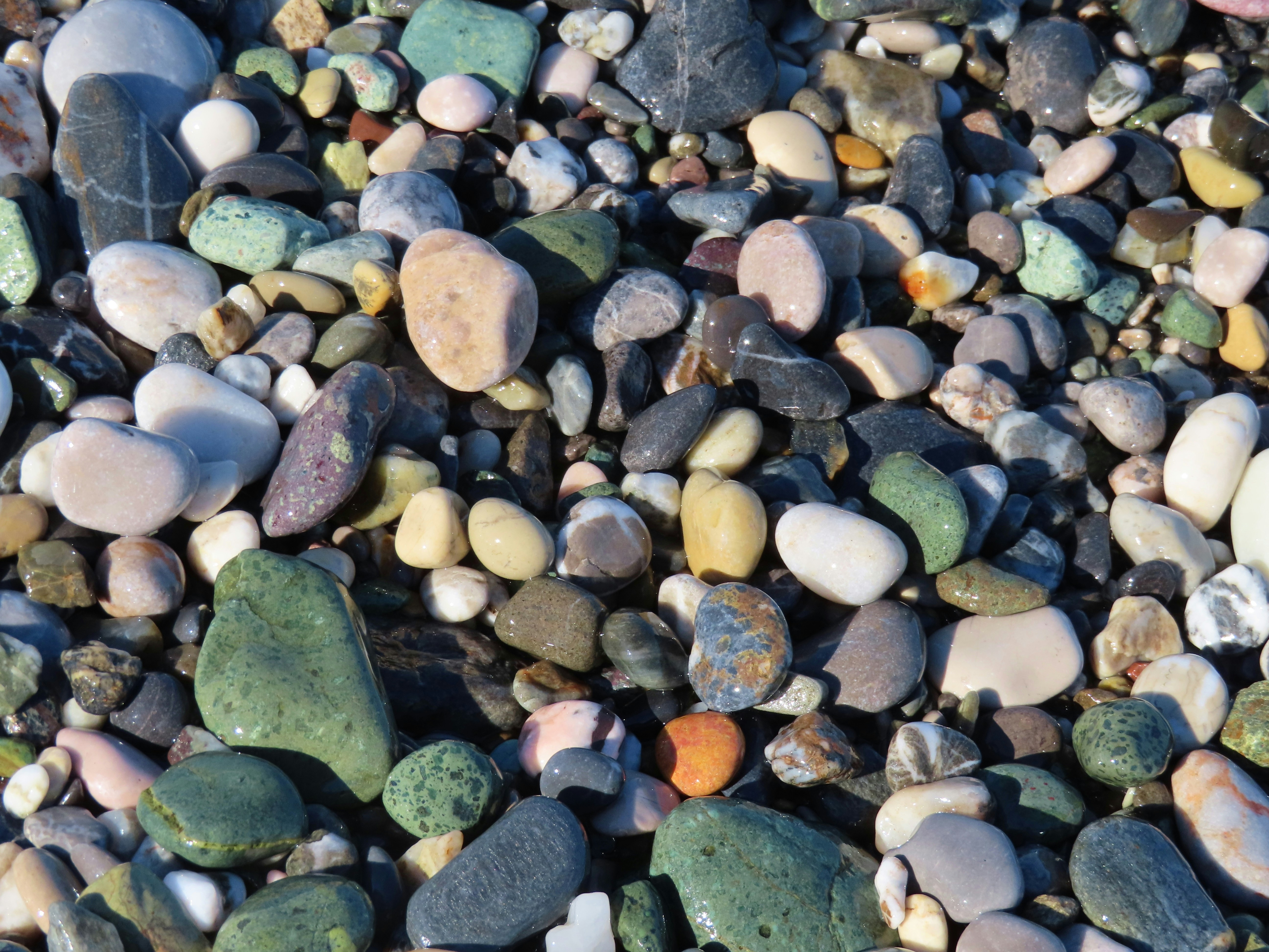 A bunch of rocks that are on the ground photo – Free Leonidio Image on ...