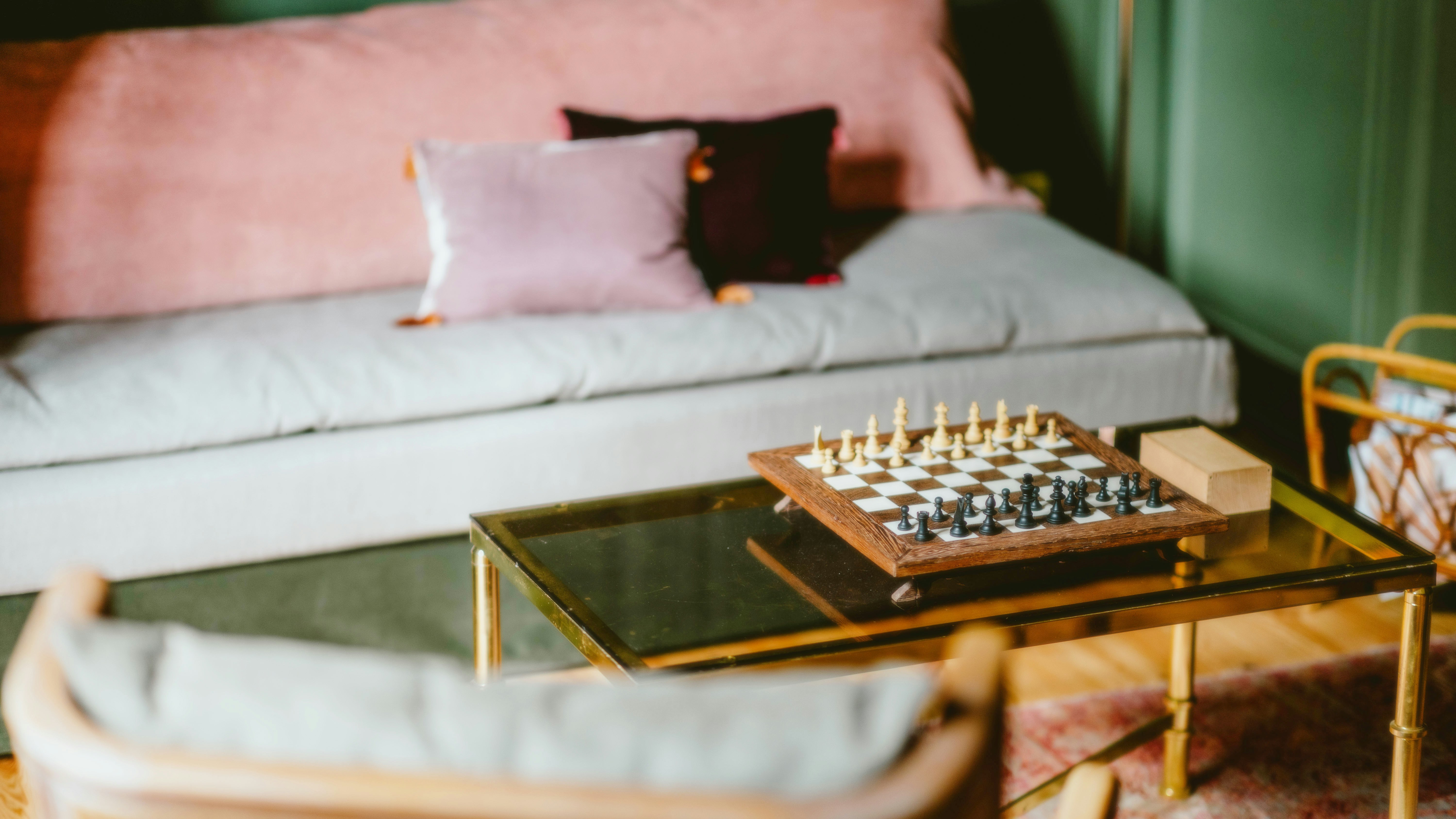 A living room filled with furniture and a chess board photo – Free ...