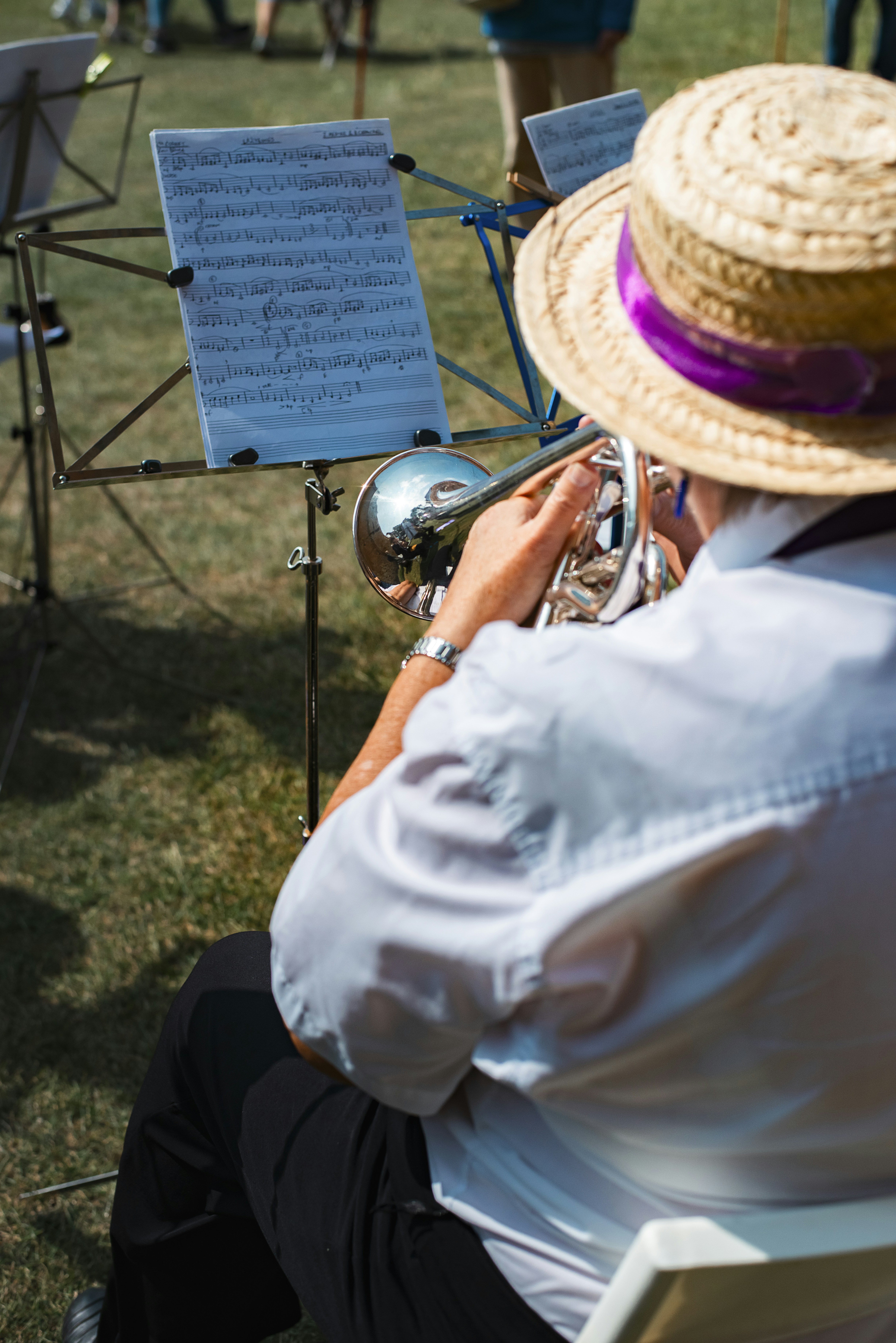 A man in a straw hat playing a trumpet photo – Free Brass section Image ...