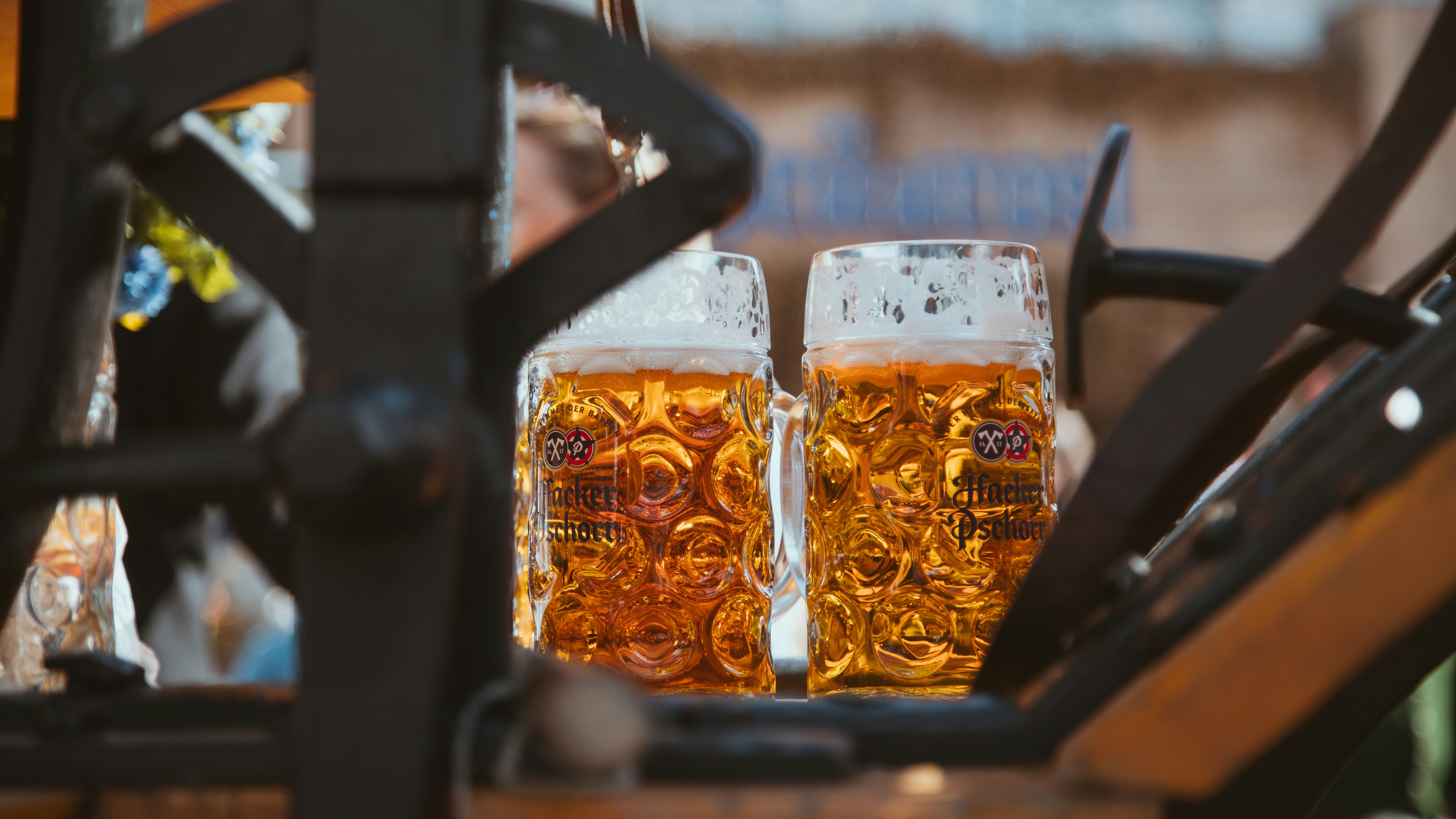 Two glasses of beer sitting on a table photo – Free Beer Image on Unsplash