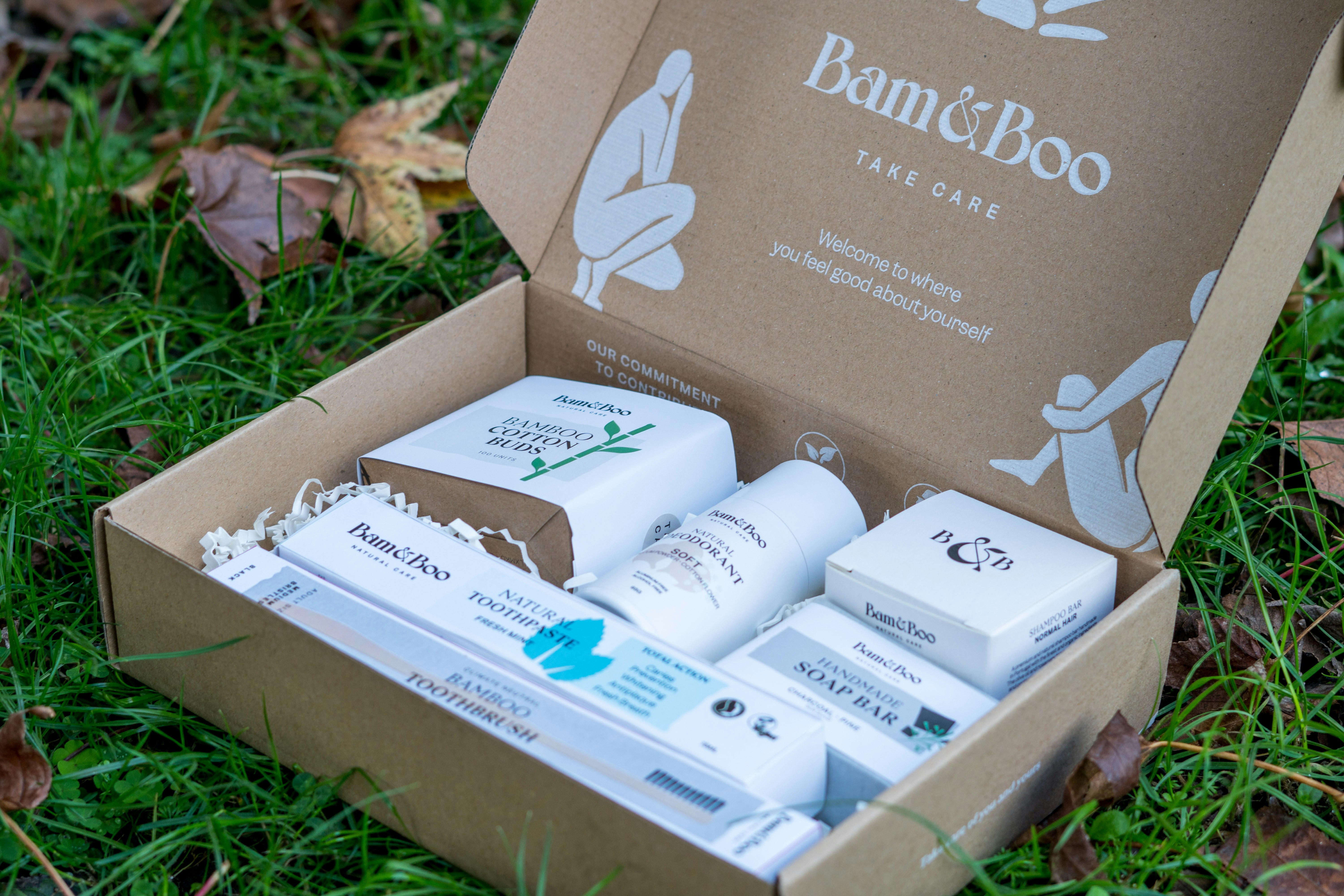 A cardboard box with a bunch of items inside of it photo – Free Human ...