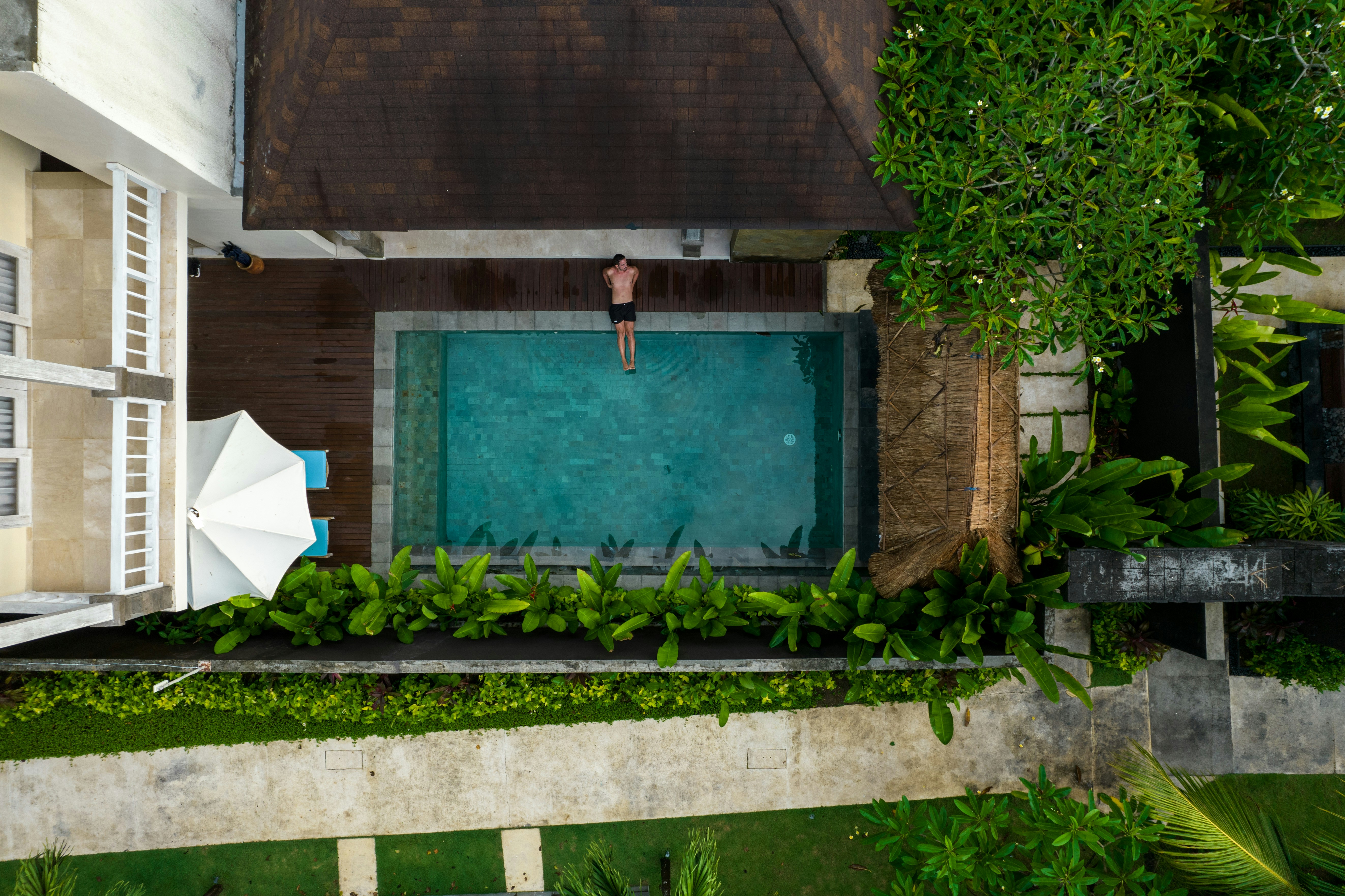 An aerial view of a house with a swimming pool photo – Free Drone pool ...