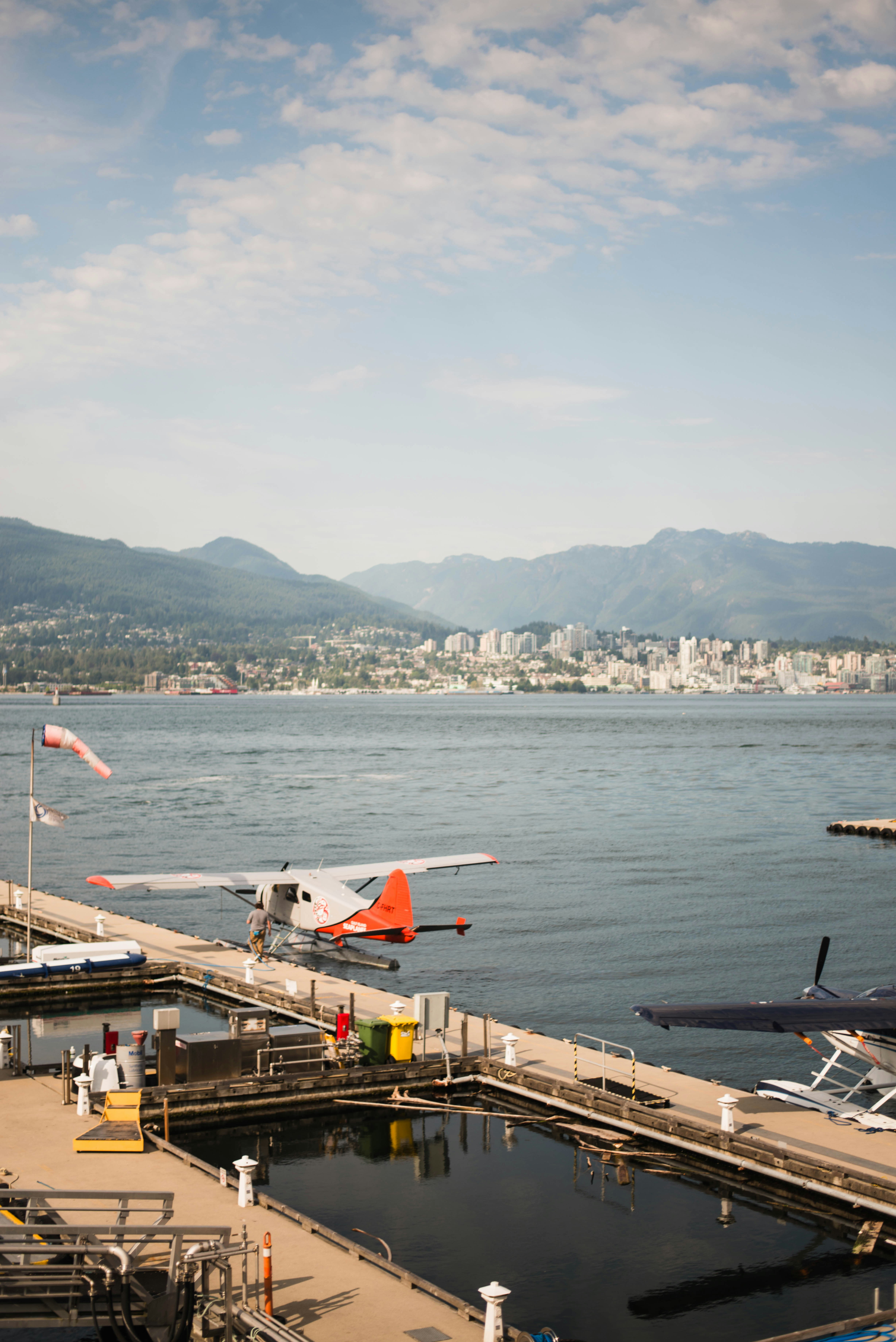 A small plane is parked at a dock photo – Free Vancouver Image on Unsplash