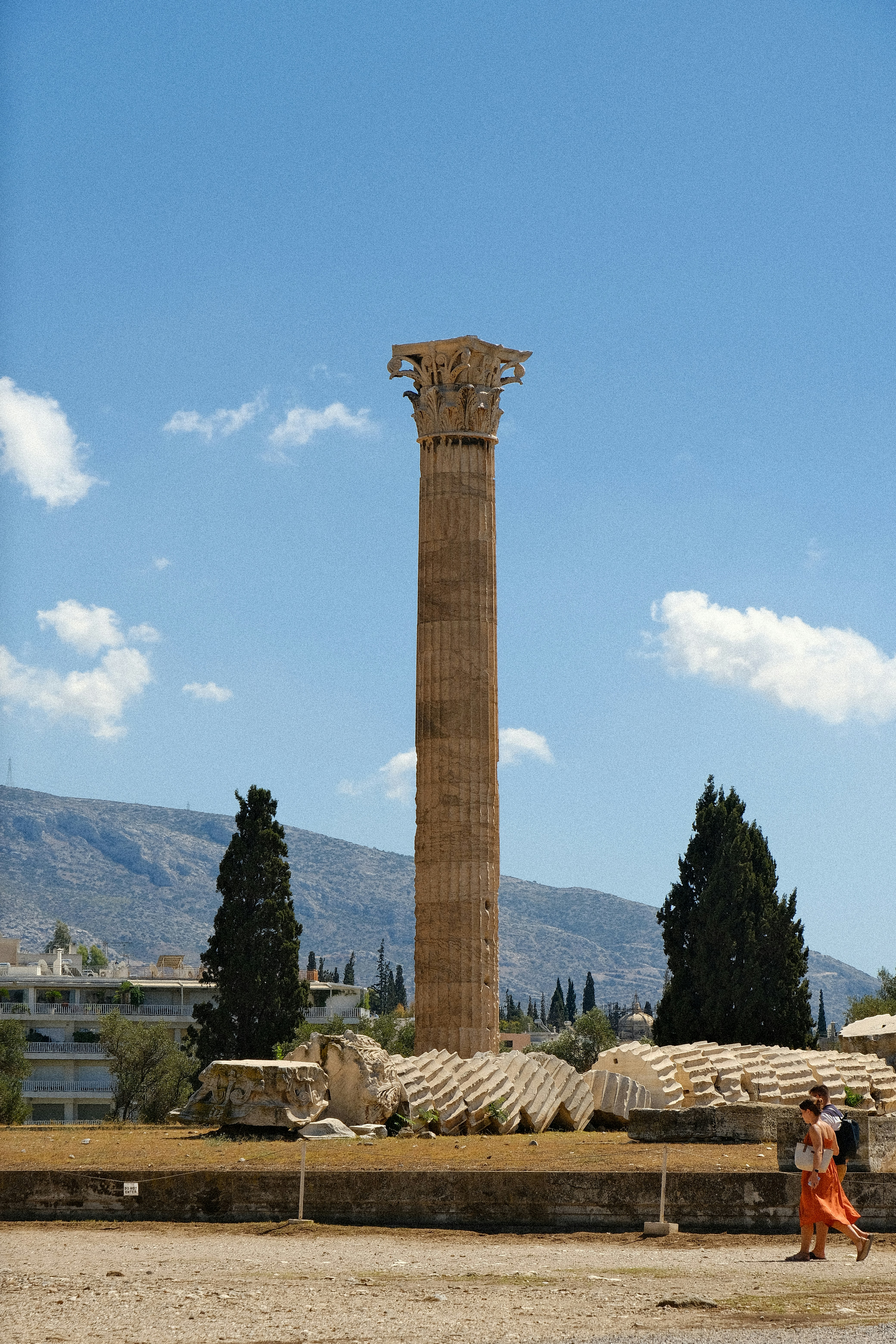 Colossal Quiet: A Lone Corinthian Column Emerges Over Ancient Ruins