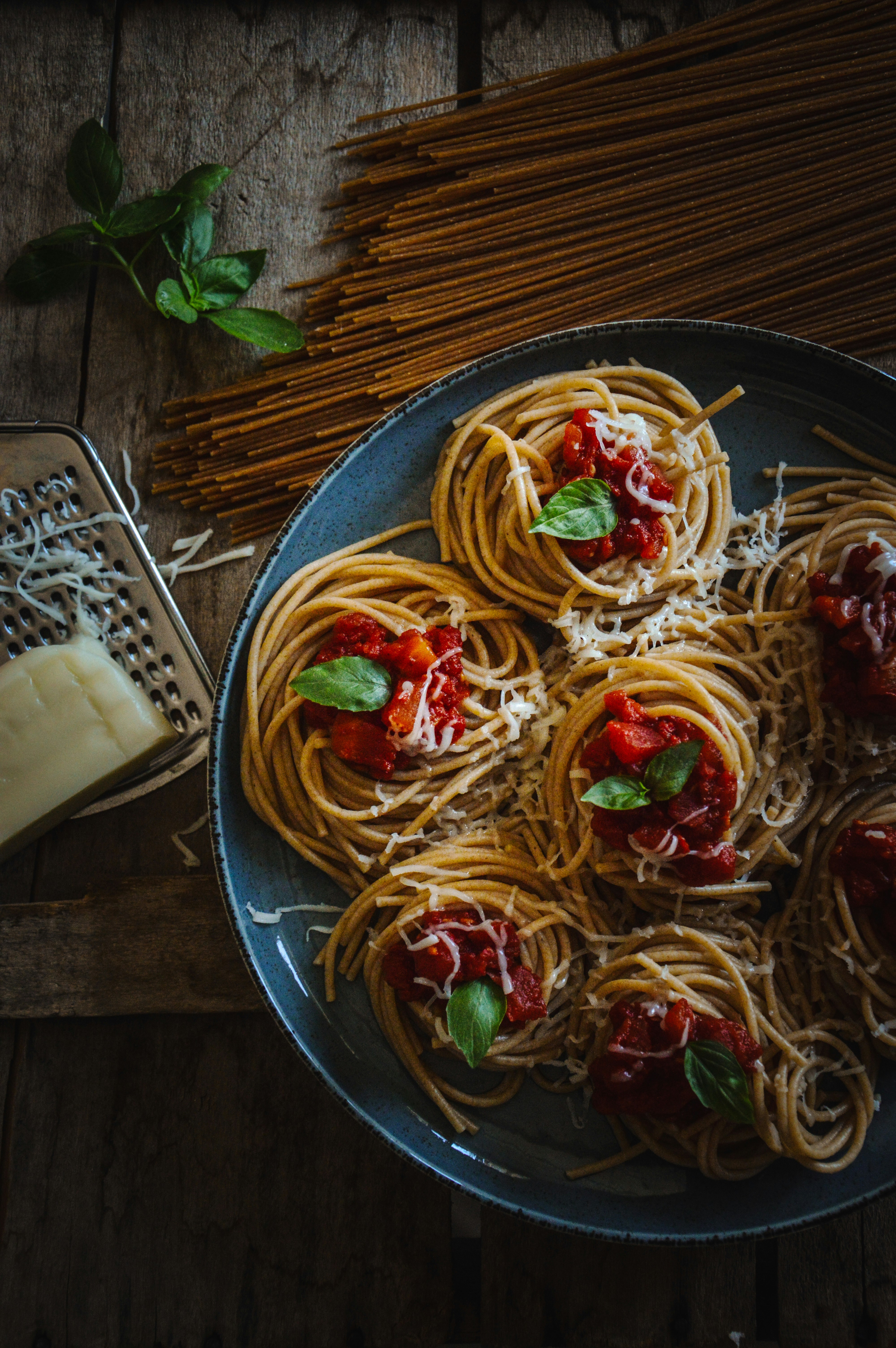 A plate of spaghetti with tomato sauce and parmesan cheese photo – Free ...