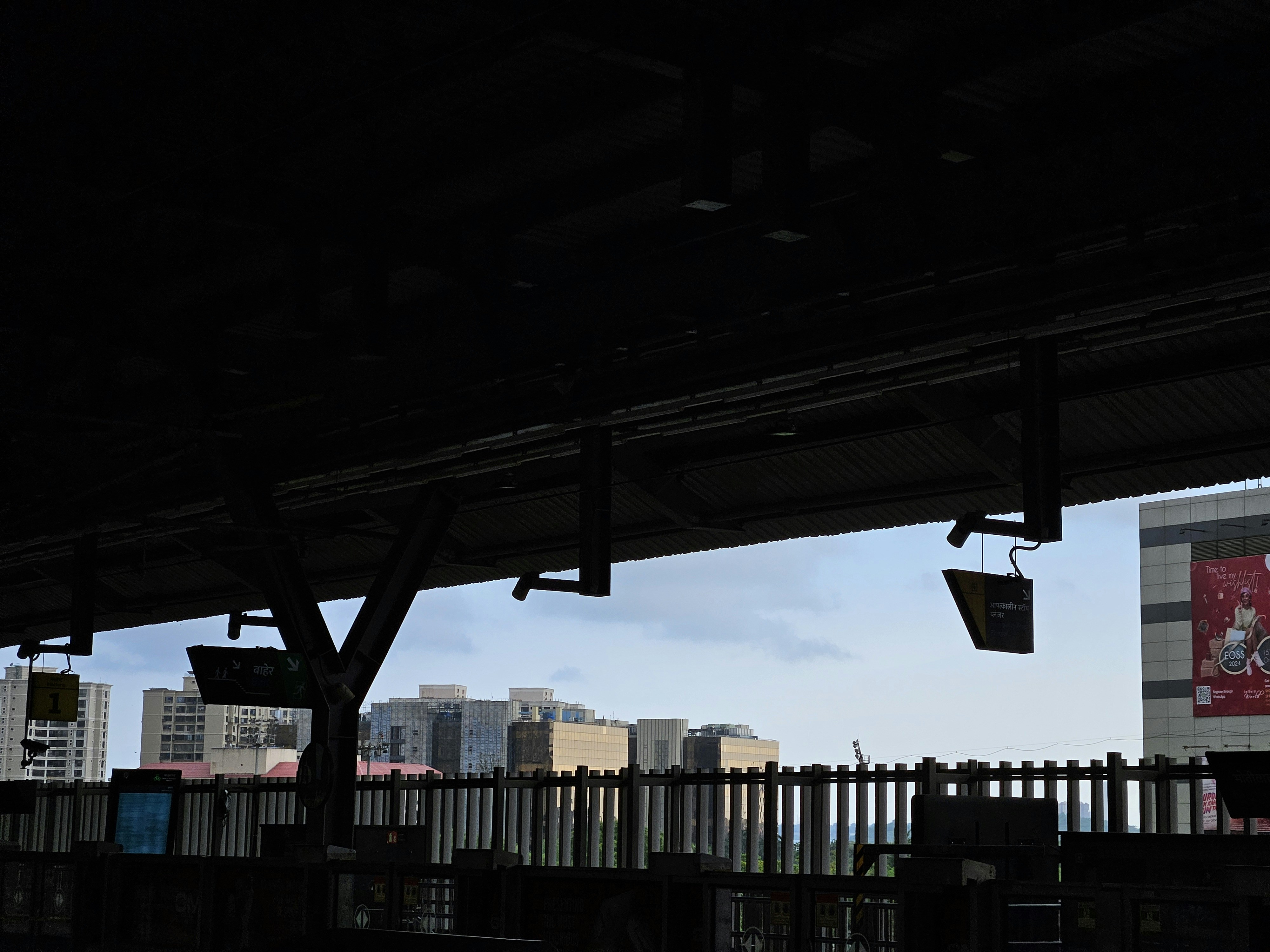 A view of a city from a train station photo – Free Malad Image on Unsplash