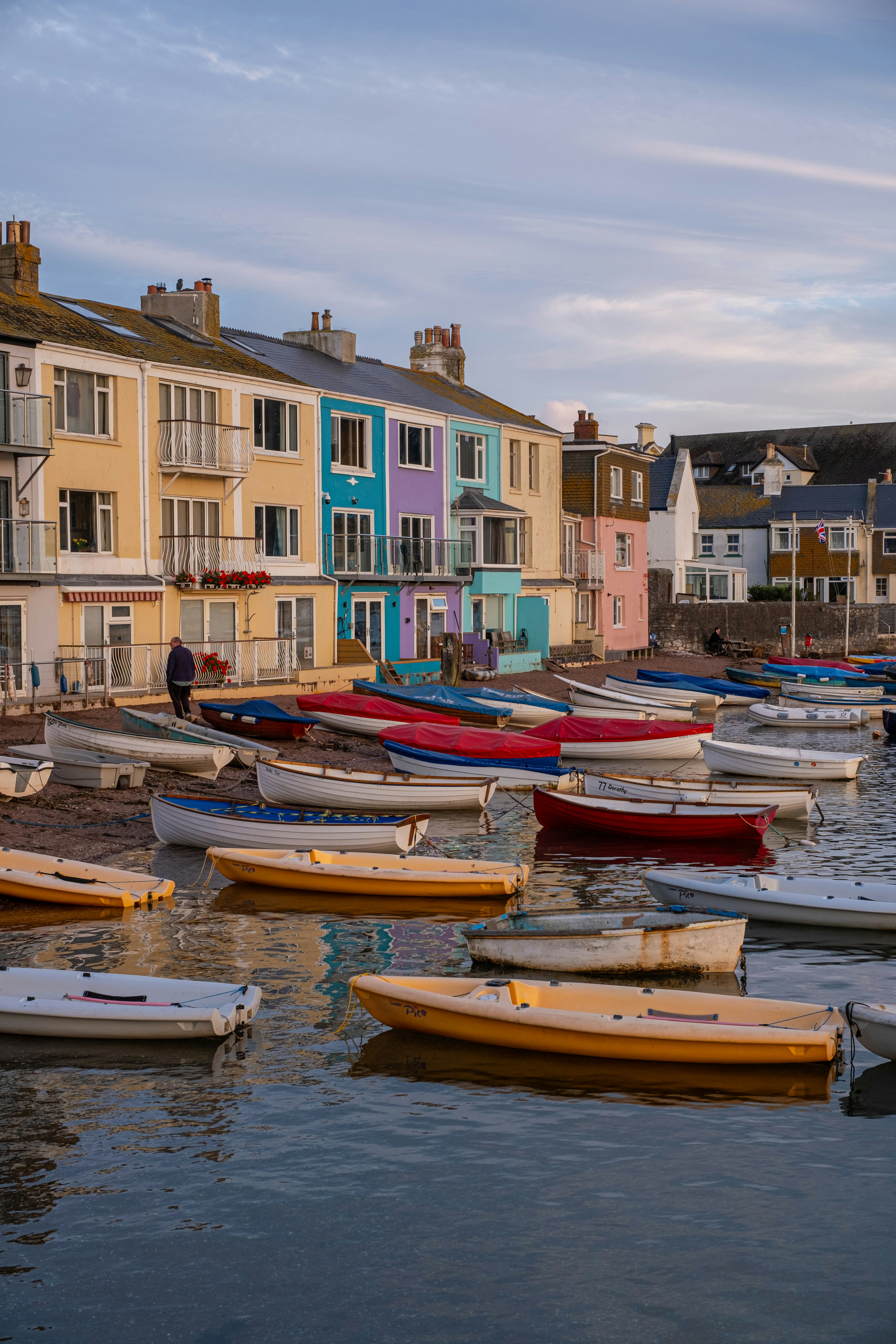 Quaint Harbor Hues